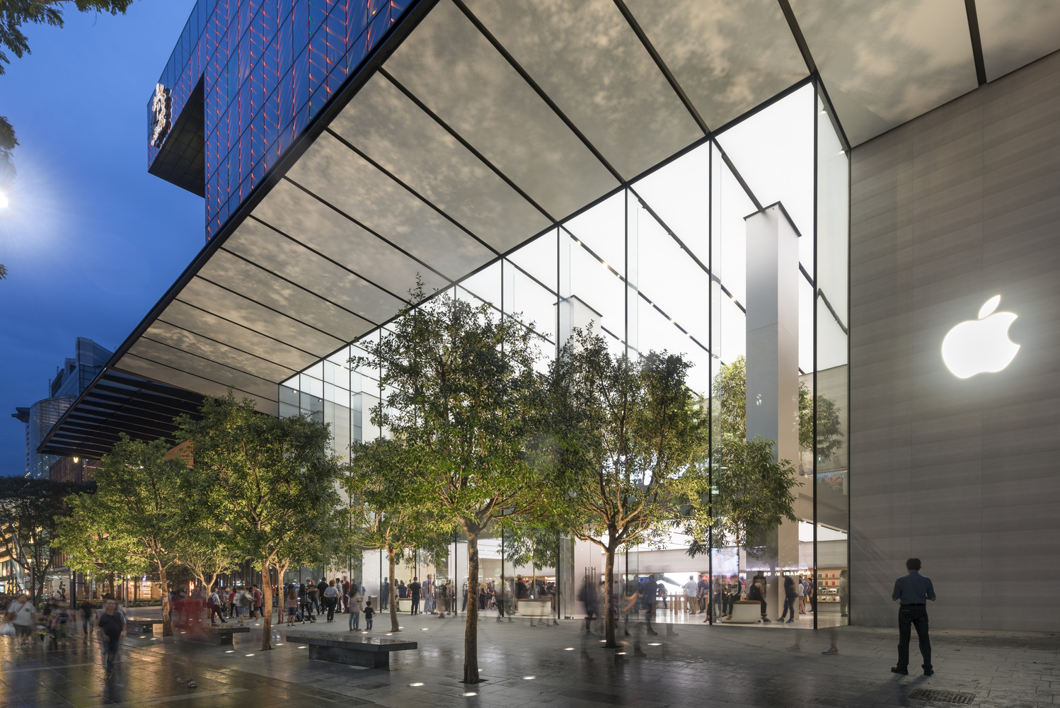 Gallery of Apple Opens its First Flagship Store in Singapore - 2