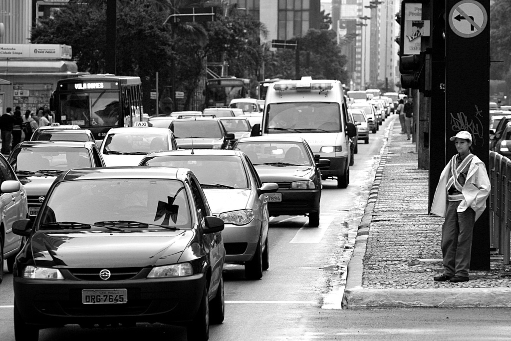 Carros levam 30% dos passageiros, mas correspondem a 73% da poluição ...