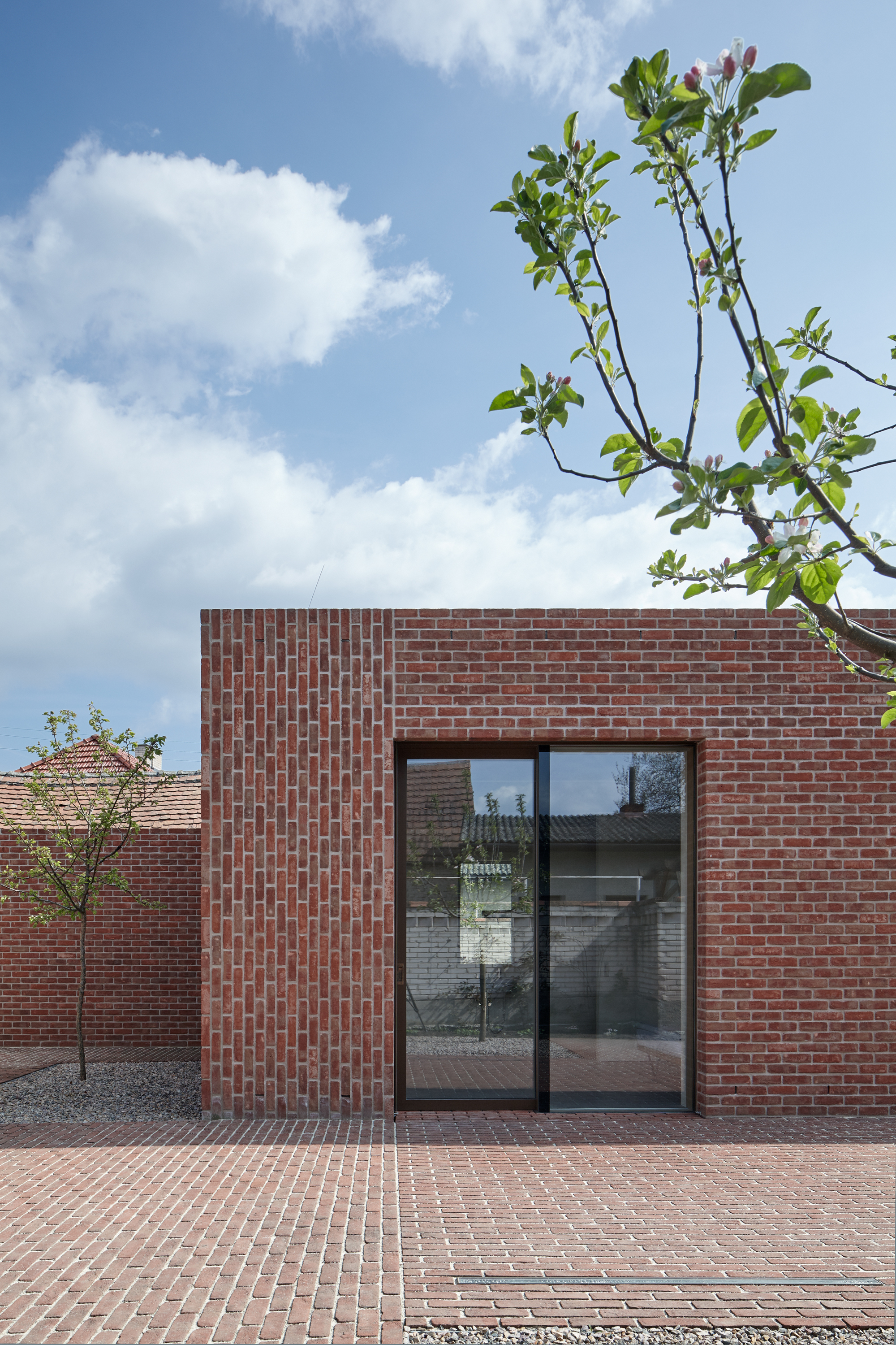 Gallery of Brick House in Brick Garden / Jan Proksa - 12