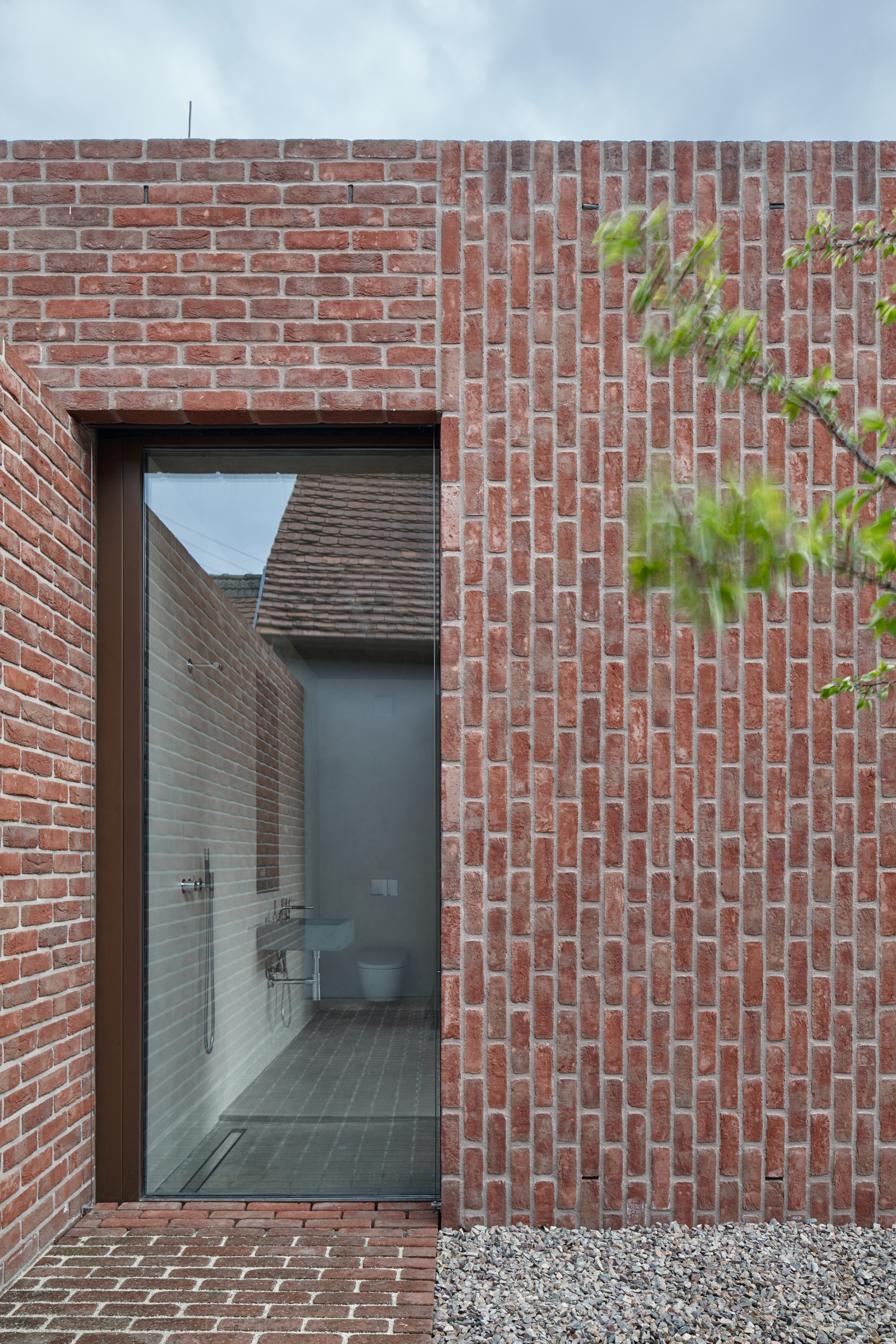 Gallery of Brick House in Brick Garden / Jan Proksa - 8