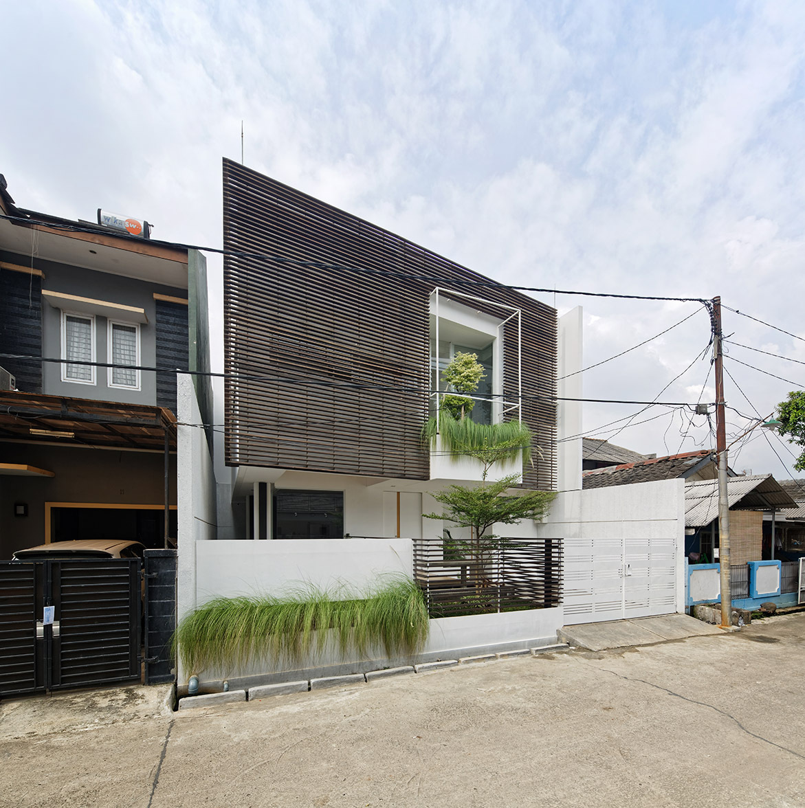 Gallery of Inset House / DELUTION - 35