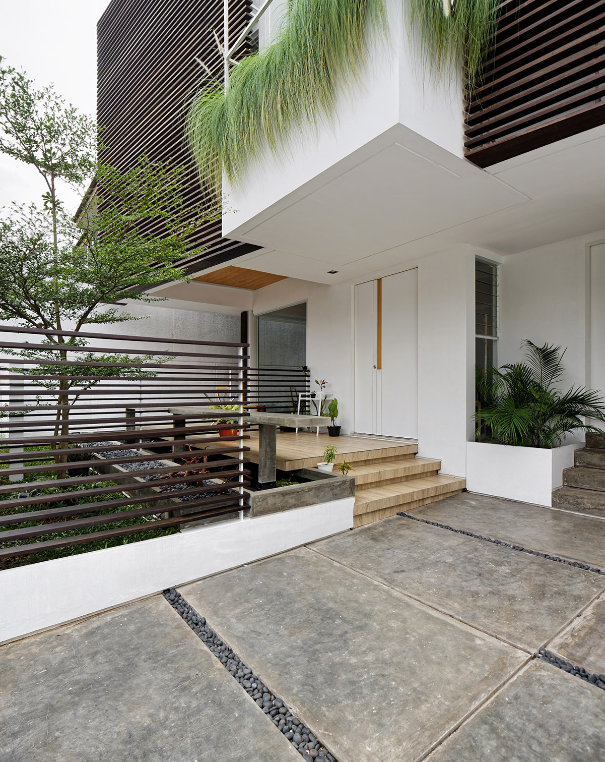 Gallery of Inset House / DELUTION - 7