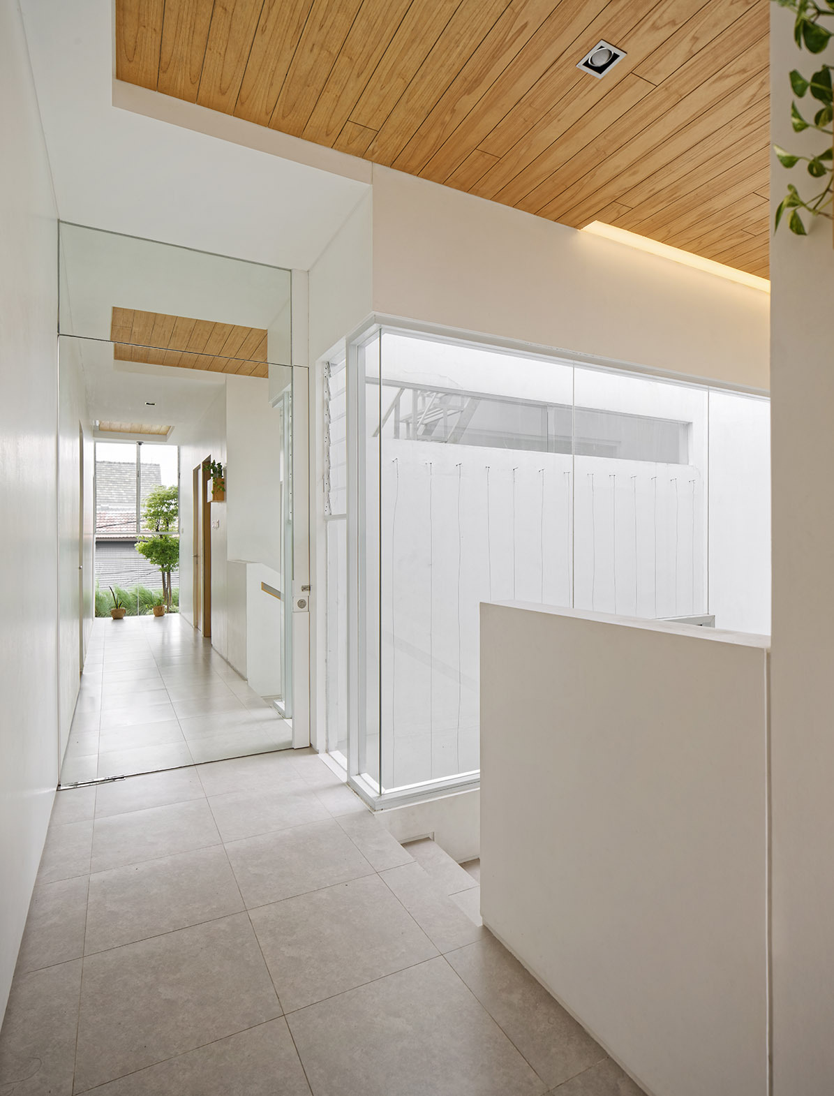 Gallery of Inset House / DELUTION - 34