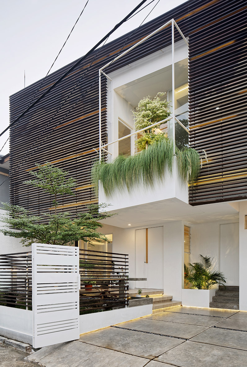 Gallery of Inset House / DELUTION - 20