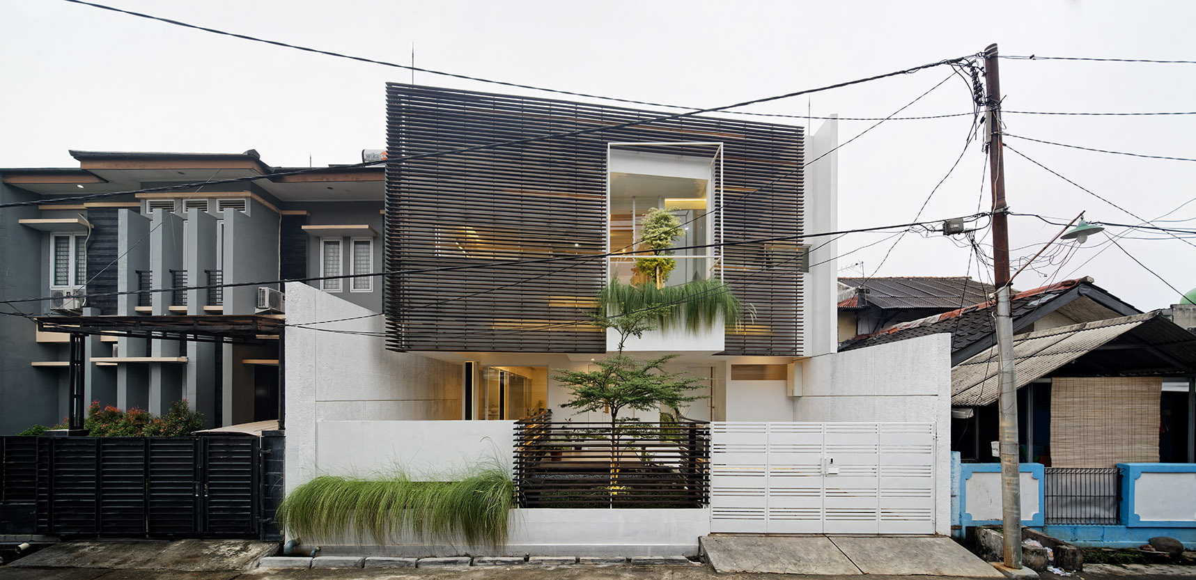 Gallery of Inset House / DELUTION - 29