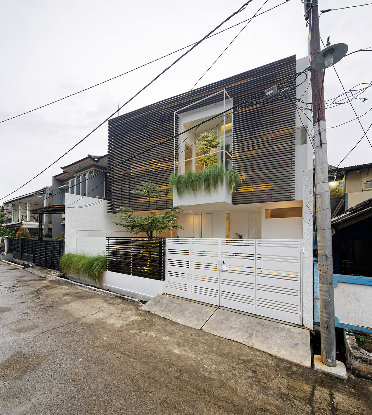 Gallery of Inset House / DELUTION - 3