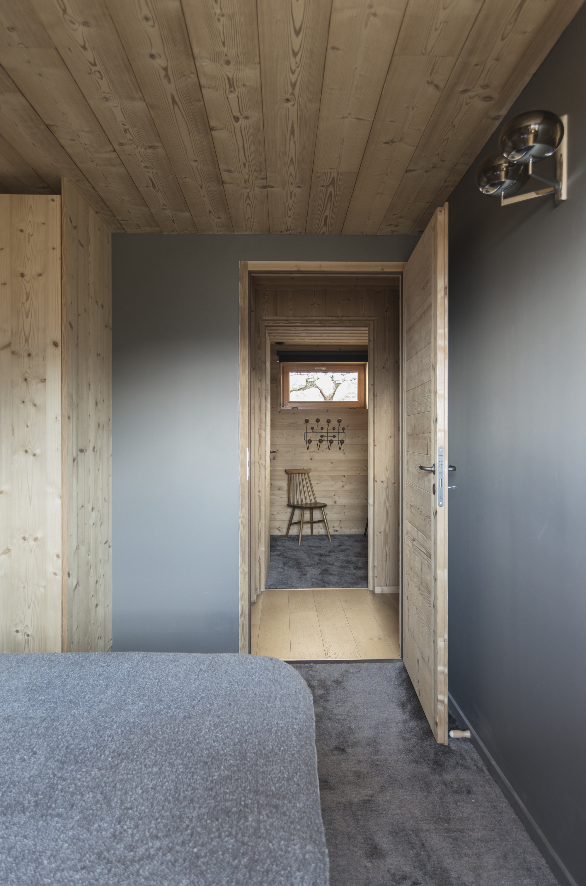 Gallery of Mountain House / Studio Razavi architecture - 72