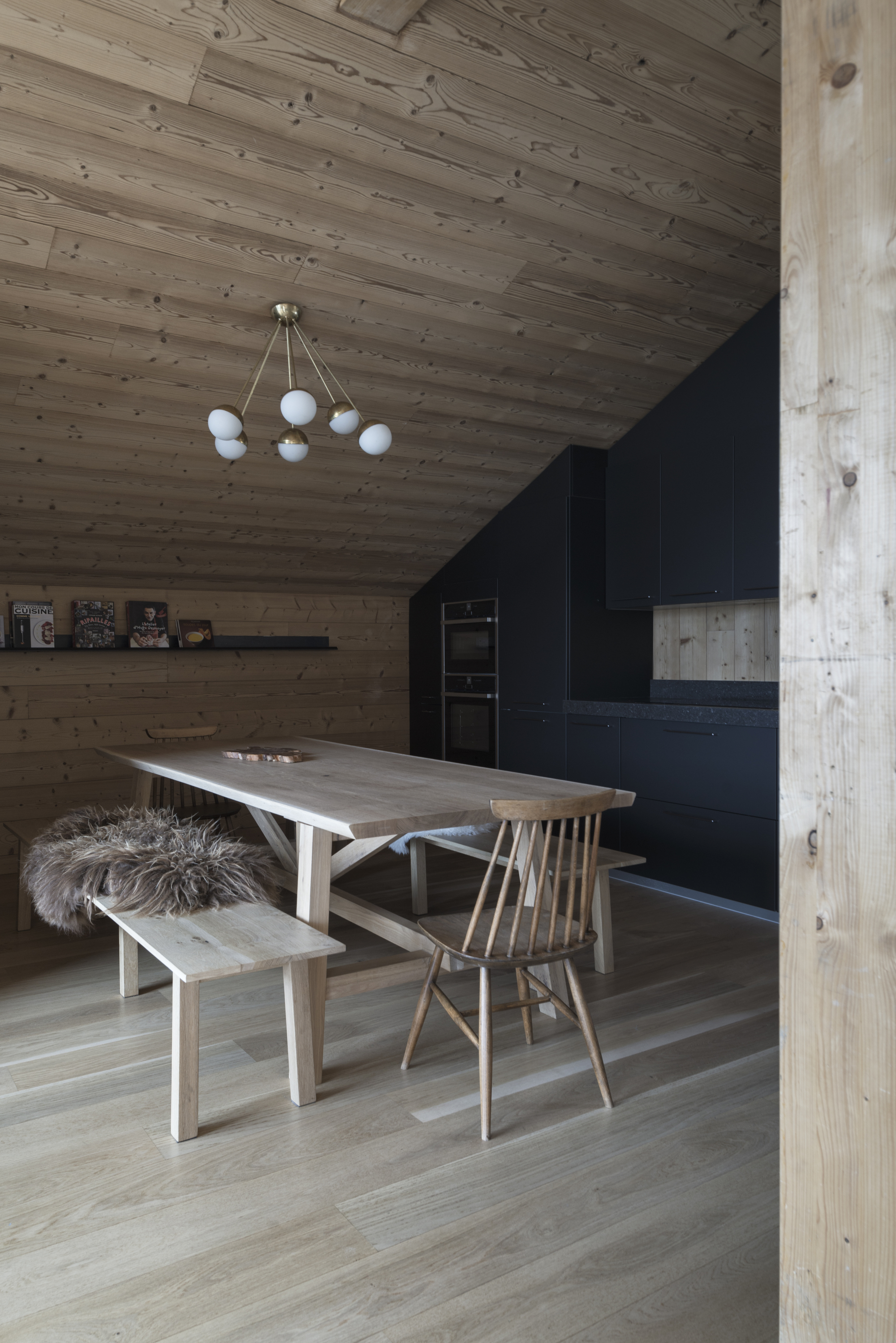 Gallery of Mountain House / Studio Razavi architecture - 16