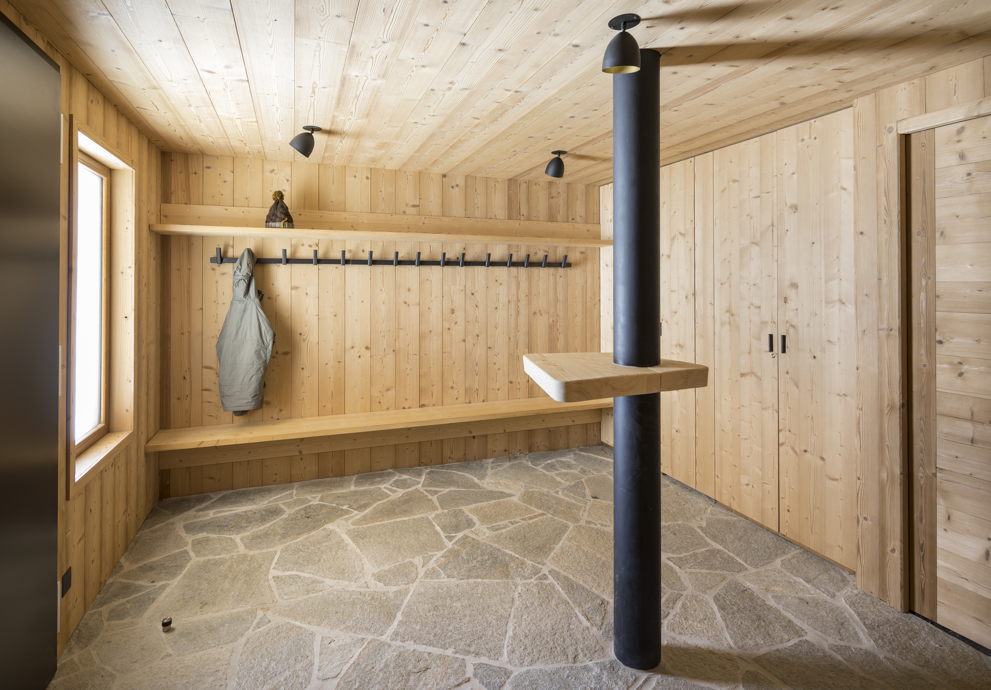 Gallery of Mountain House / Studio Razavi architecture - 64