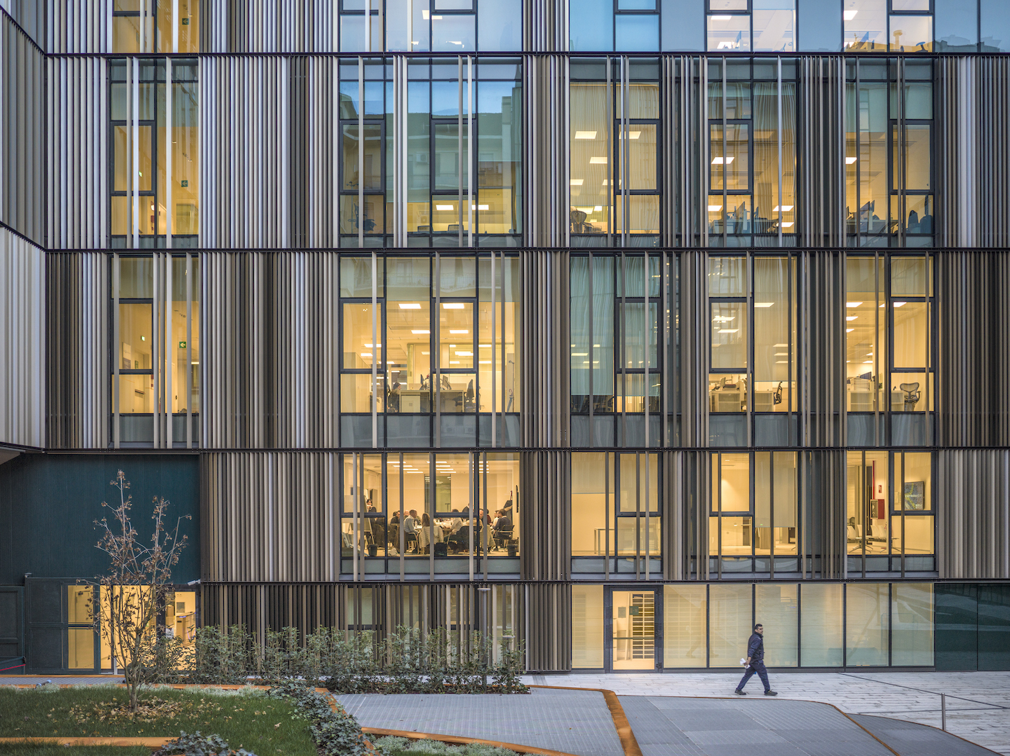 Gallery of Reale Group Office Building / Iotti + Pavarani Architetti ...