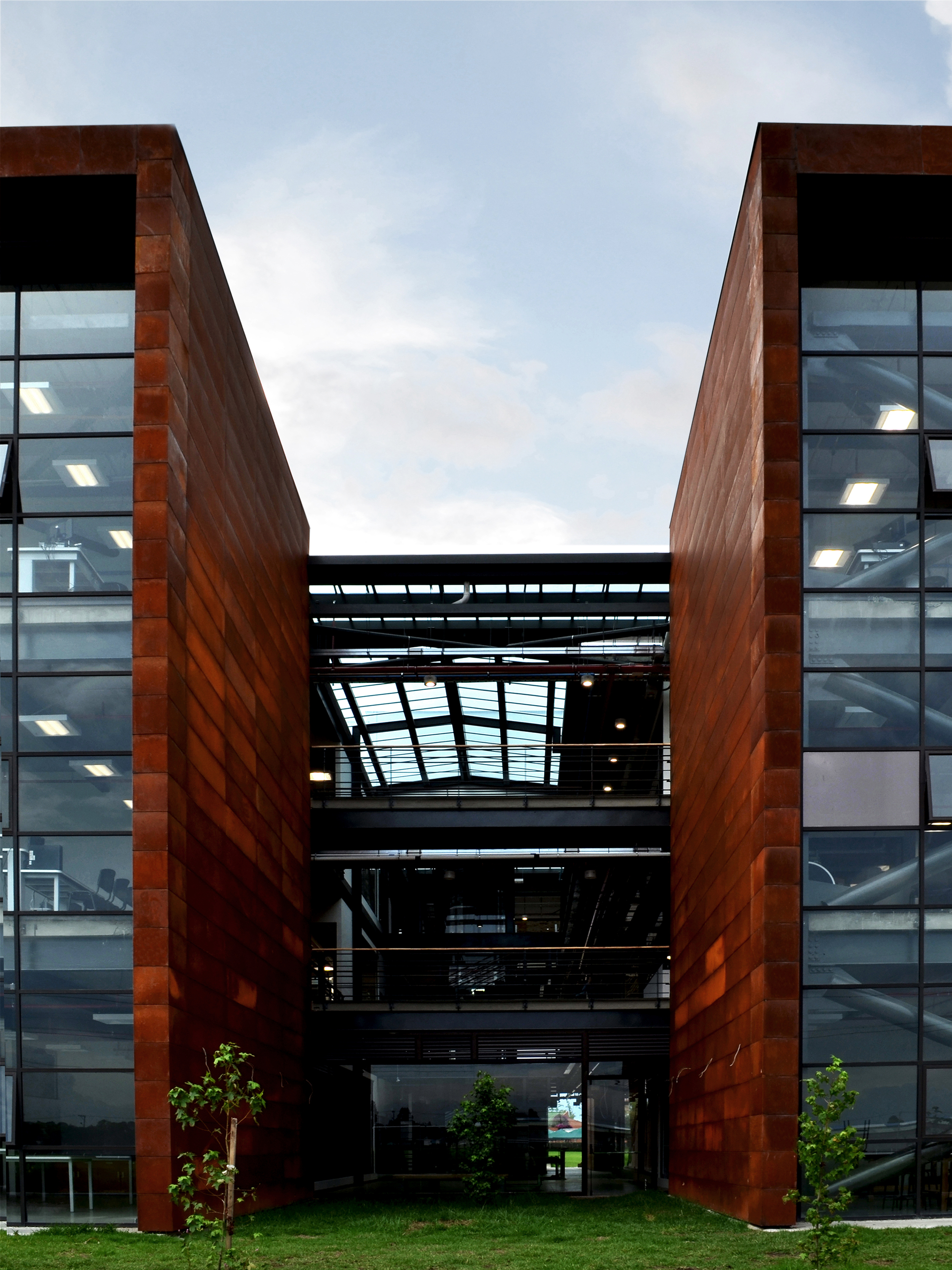 Galería de Edificio de Laboratorio “I” / AGRA Anzellini Garcia-Reyes ...