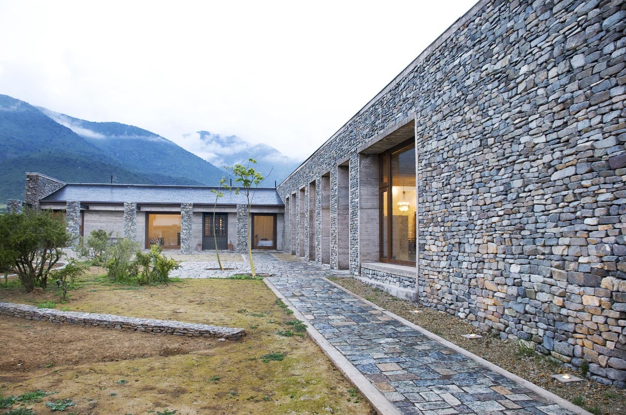 Gallery of 6 Timeless Details Using Stone - 27