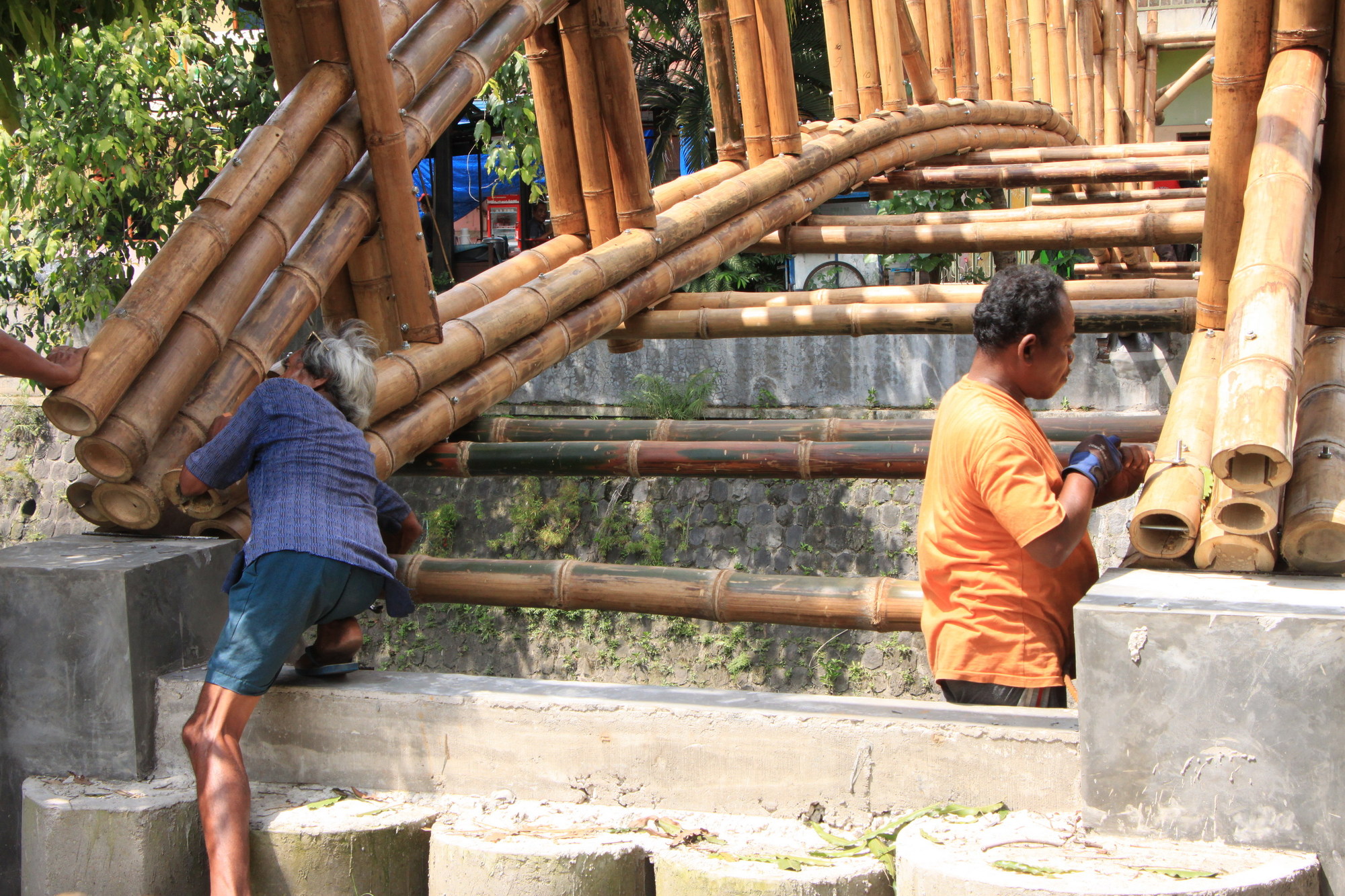 Gallery of Bamboo Bridge in Indonesia Demonstrates Sustainable ...