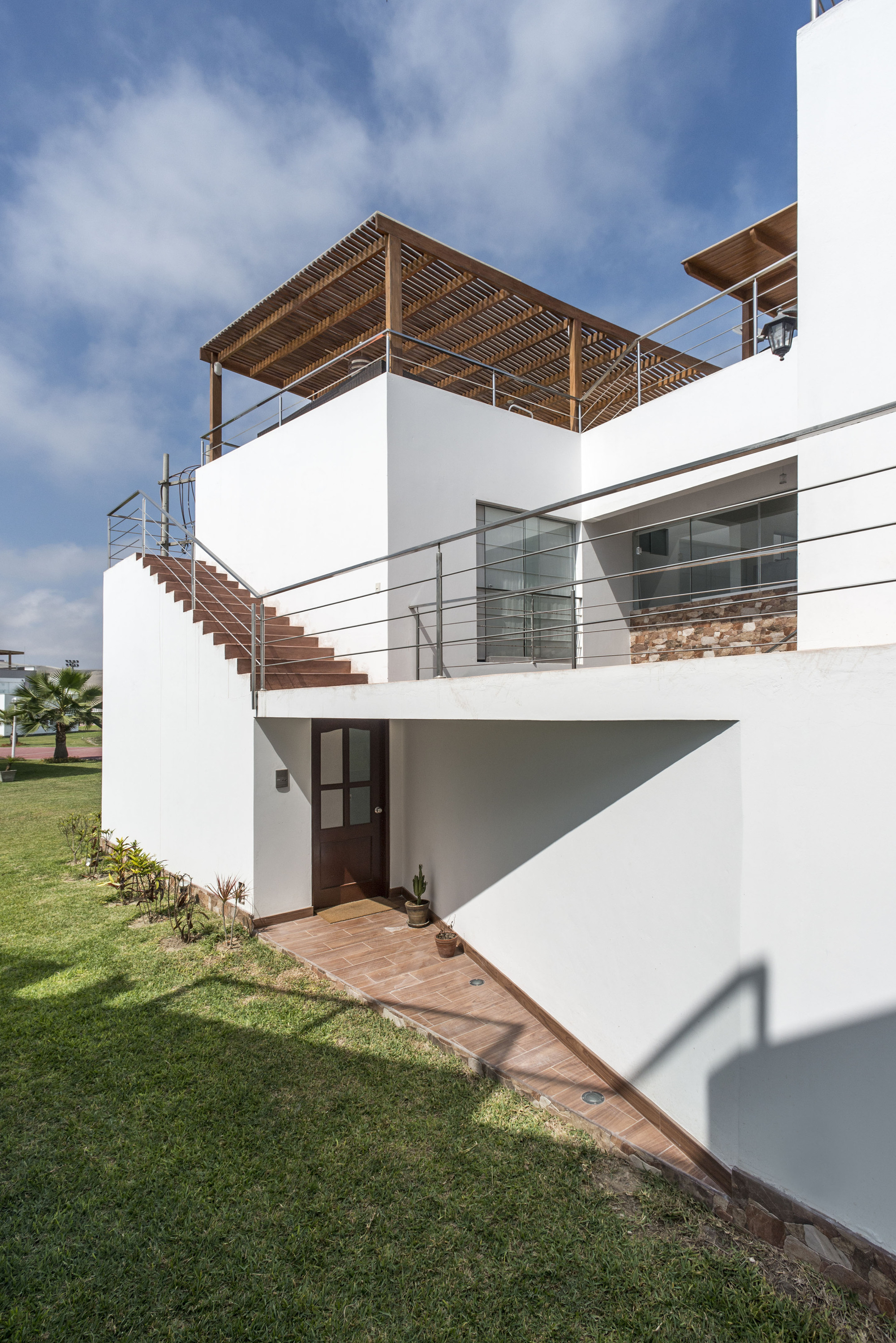 Gallery of Slash House / Conrad San Roman Flores - 10