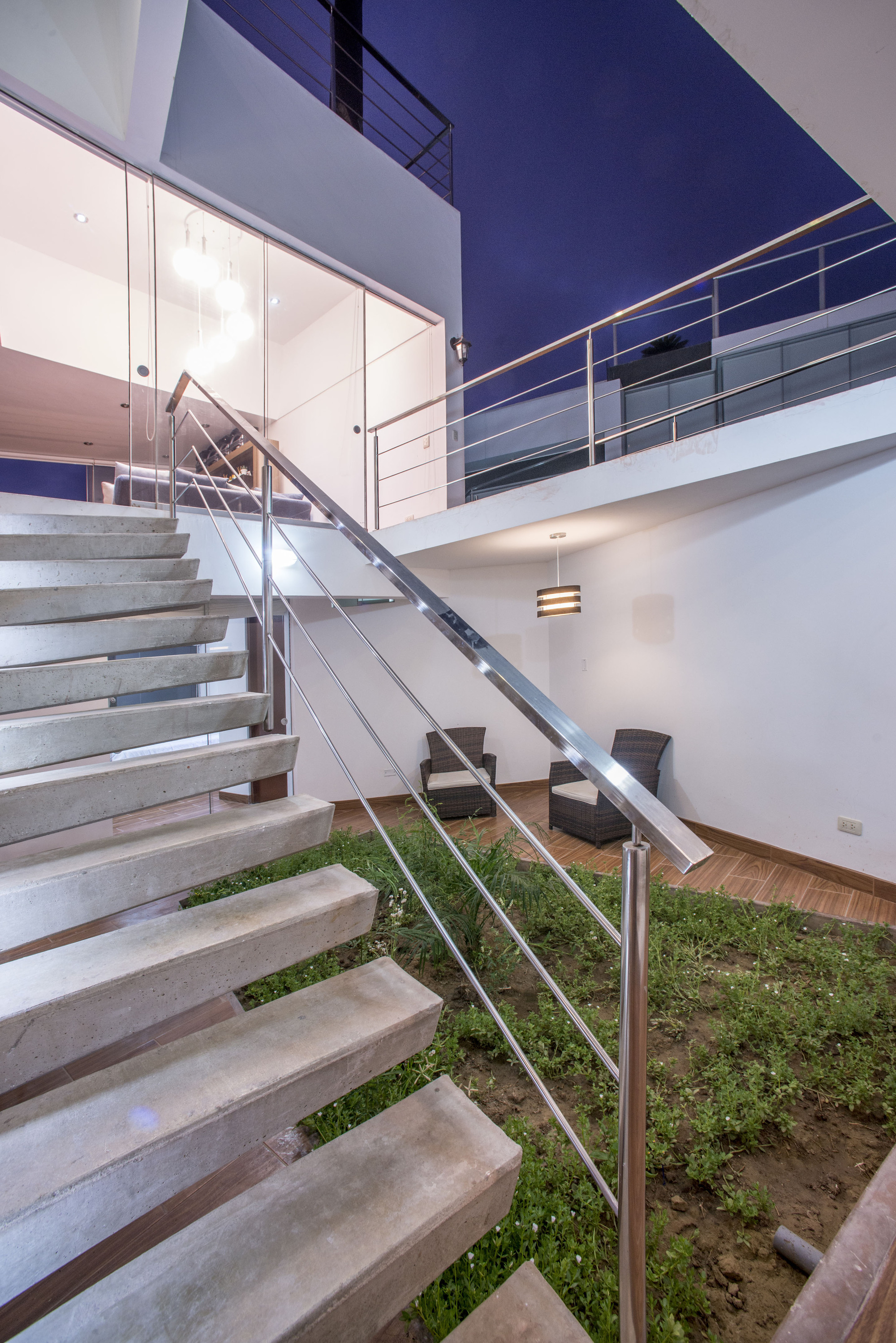 Gallery of Slash House / Conrad San Roman Flores - 14