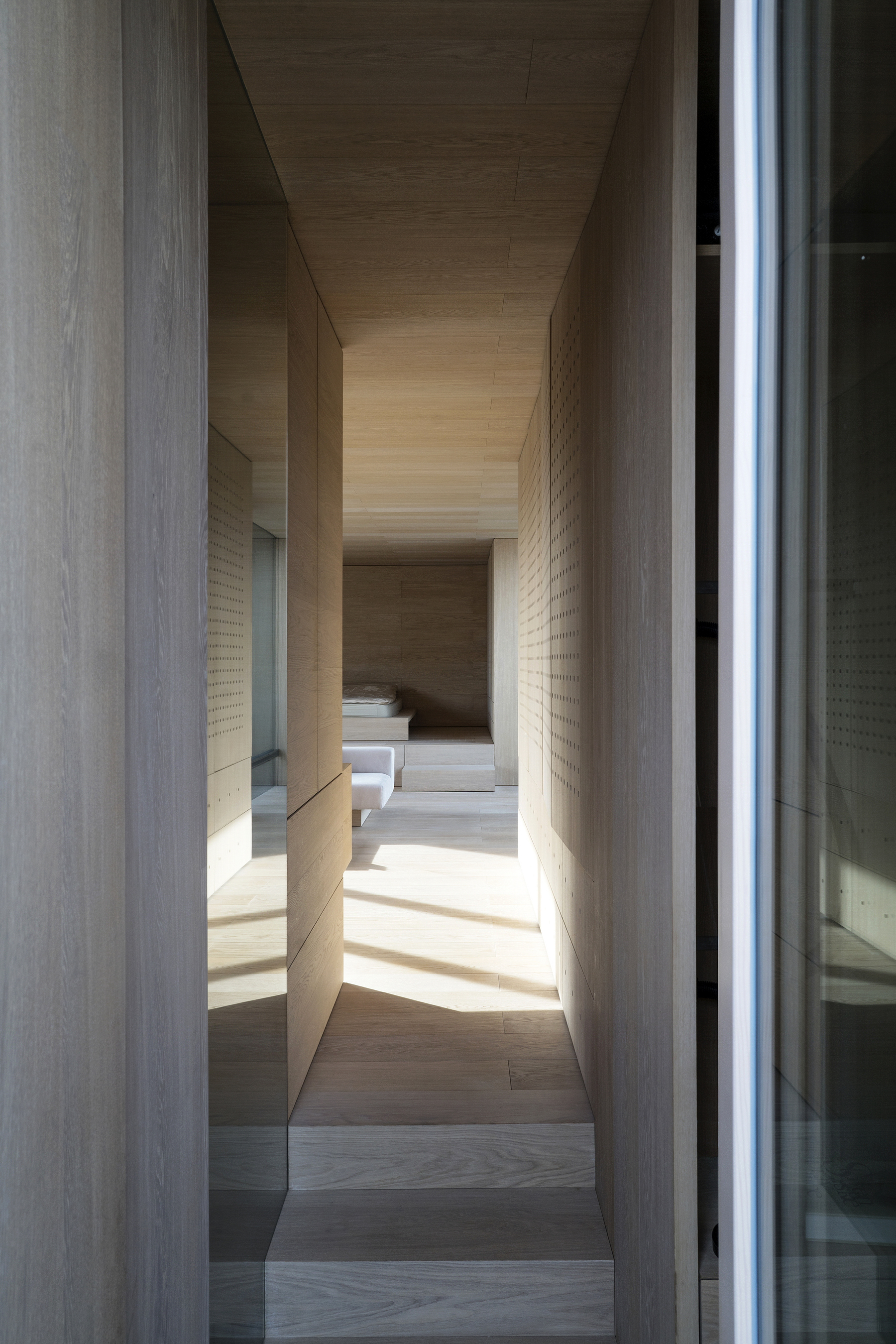 Gallery of 3SHOEBOX House / OFIS Architects - 24