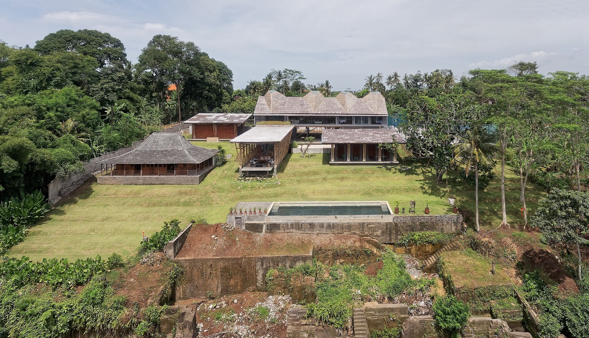 画廊 融于本土风情，凌驾于本土精神——Casablancka住宅 / Budi Pradono Architects - 15