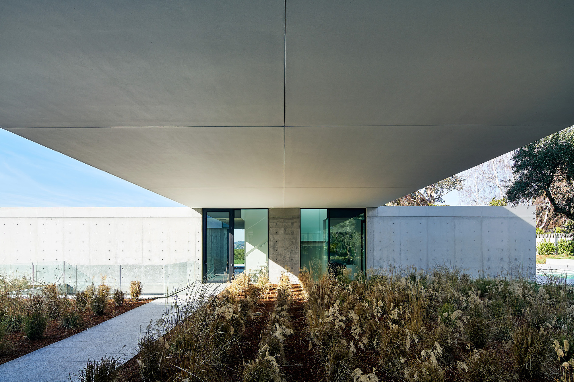 Gallery of OZ House / Stanley Saitowitz | Natoma Architects - 11