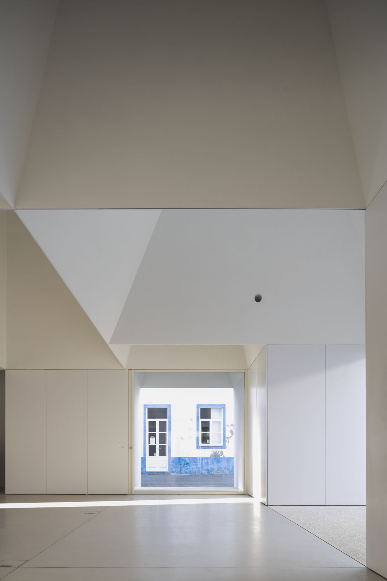 Gallery of Grândola Meeting Center / Aires Mateus - 15