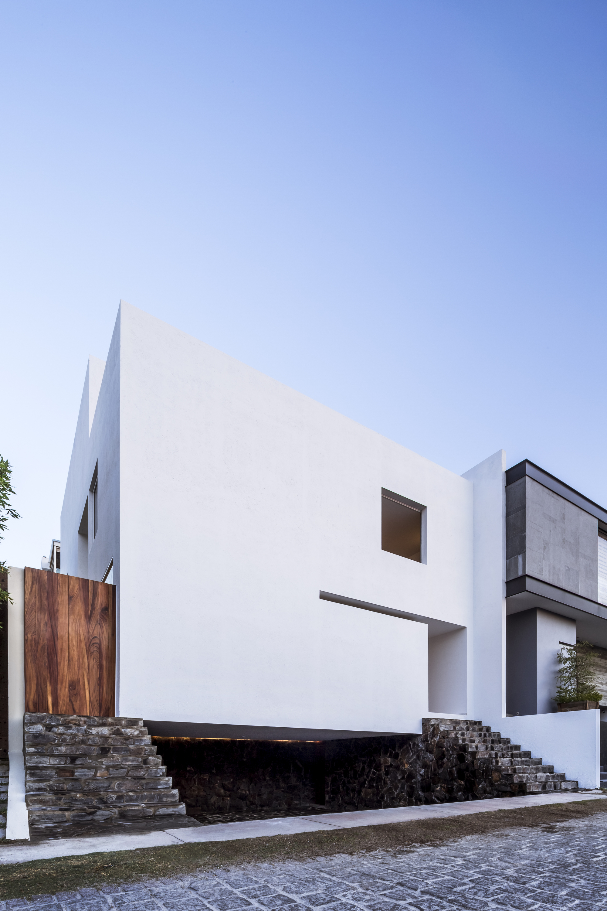 Gallery of The Cave / COTAPAREDES Arquitectos - 10