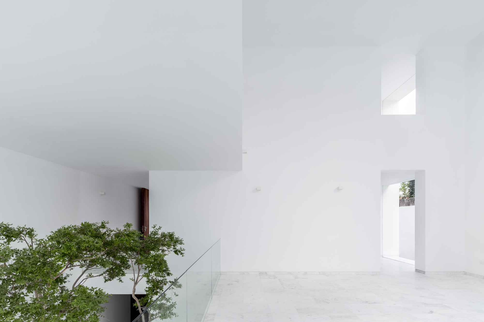 Gallery of The Cave / COTAPAREDES Arquitectos - 24