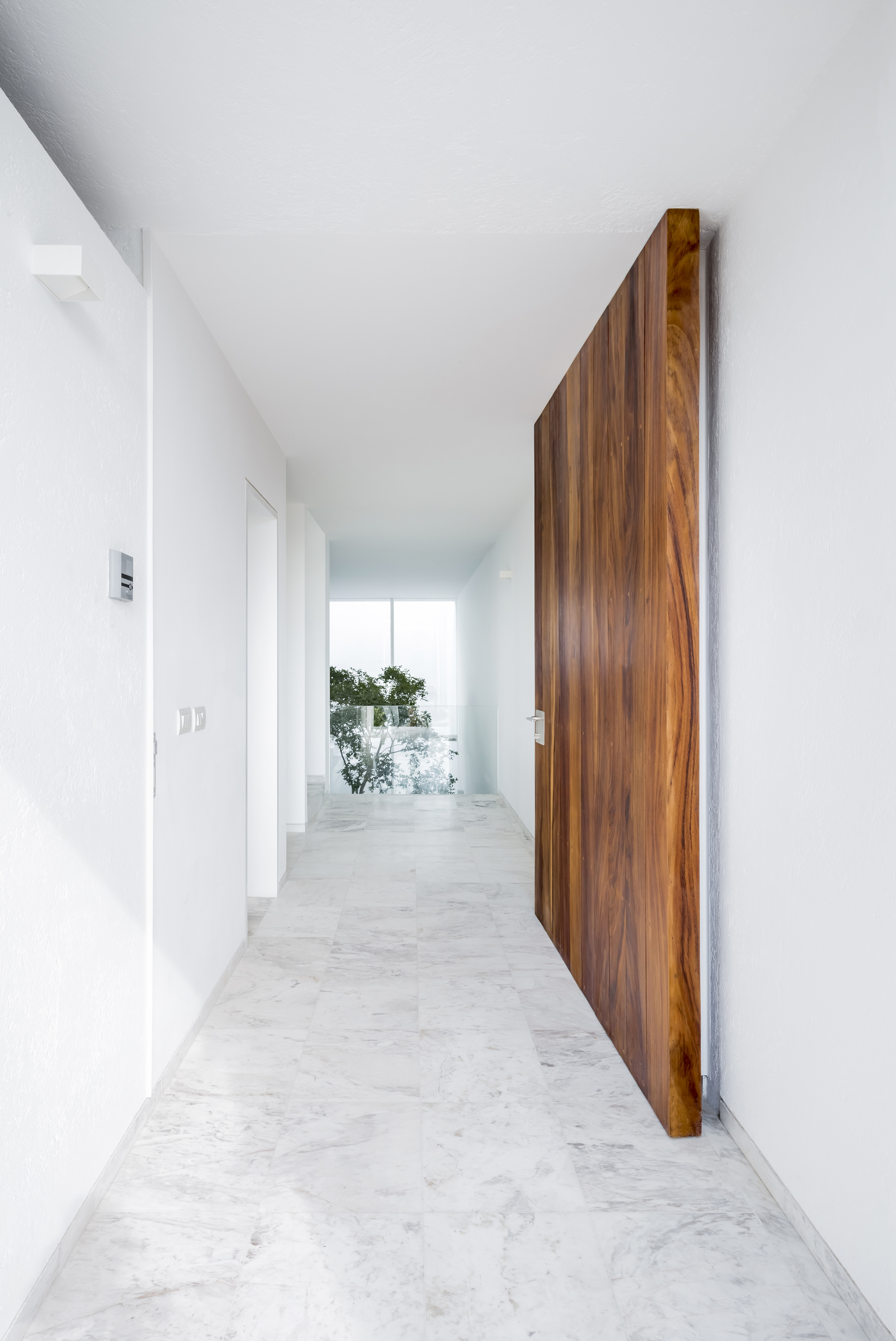 Gallery of The Cave / COTAPAREDES Arquitectos - 21