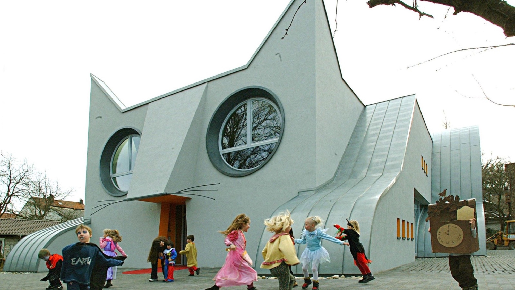 Gallery of 9 Weird and Wonderful Architectural "Ducks" - 9