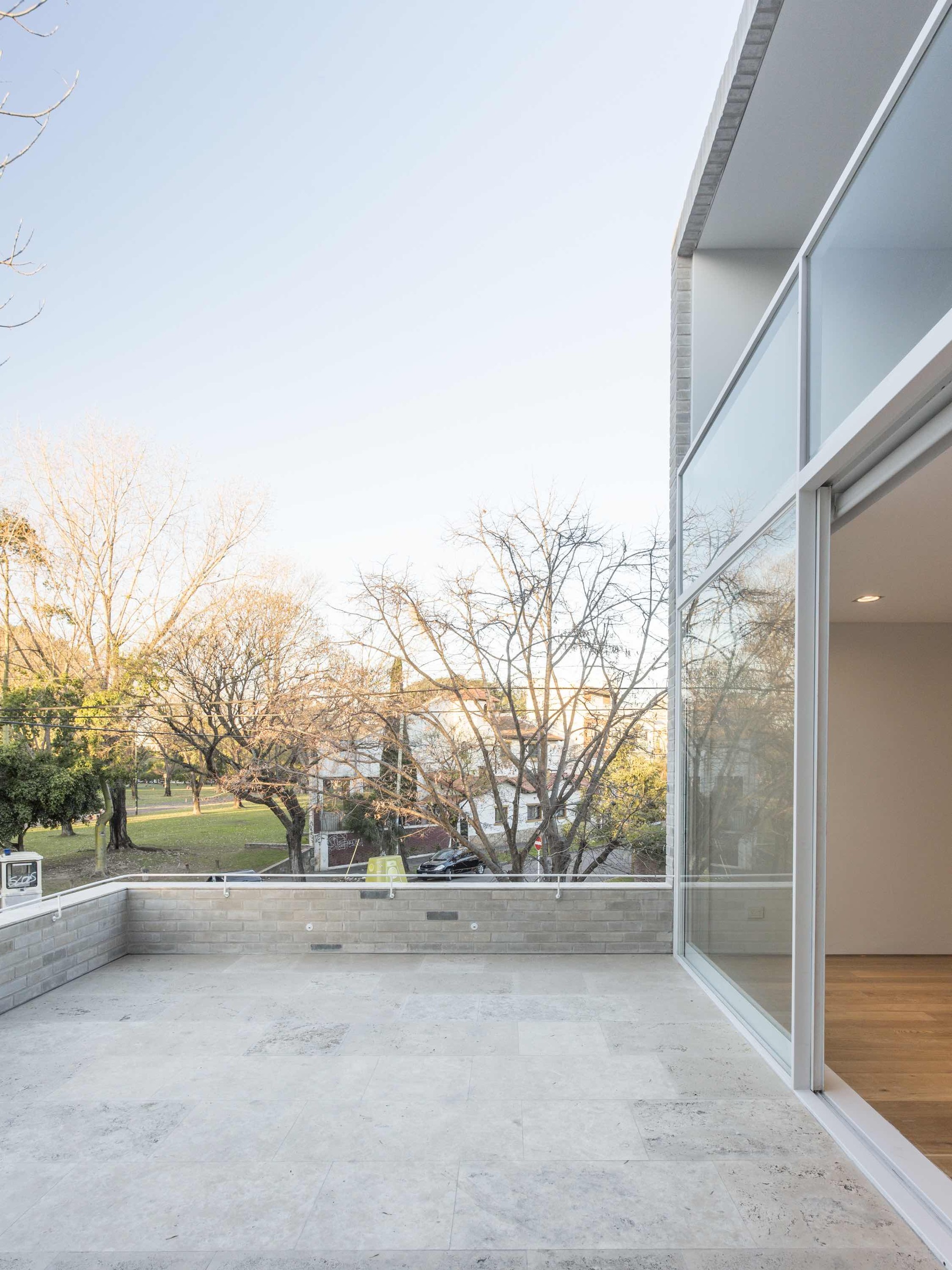 Gallery of Corner House / Nicolás Pinto da Mota + Victoria María Falcón - 7