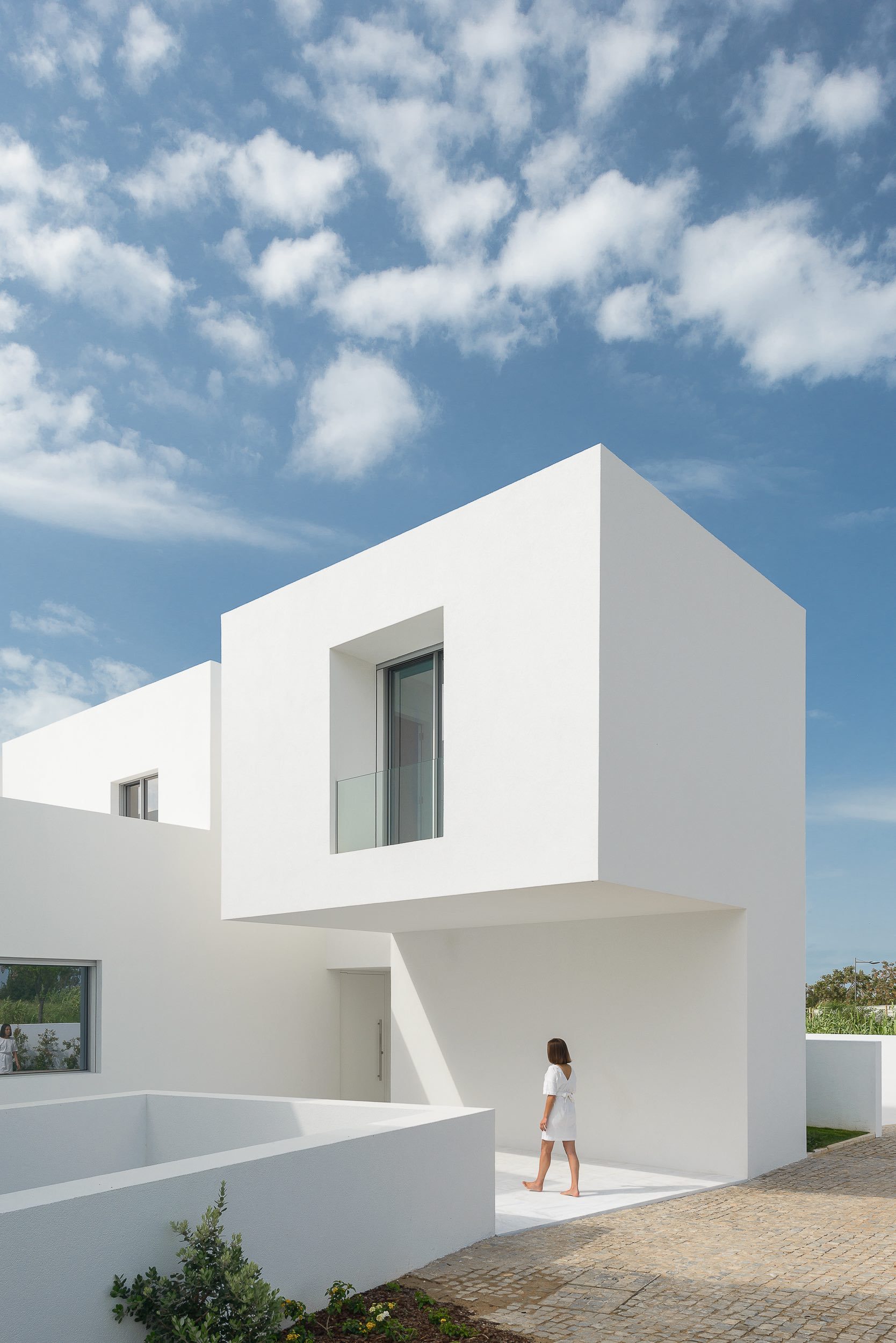 Gallery of Between Two White Walls / Corpo Atelier - 8