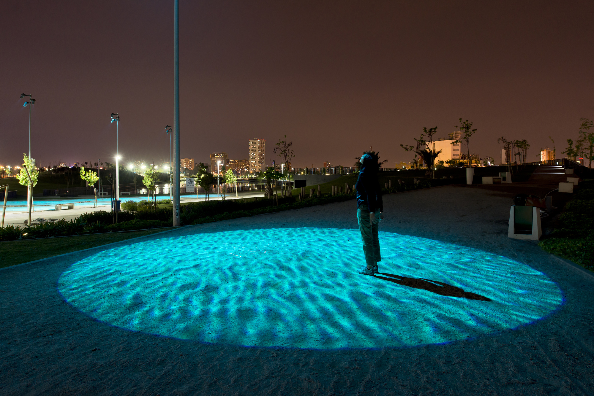 Galería de Iluminación del Parque Fluvial Renato Poblete ofrece una ...