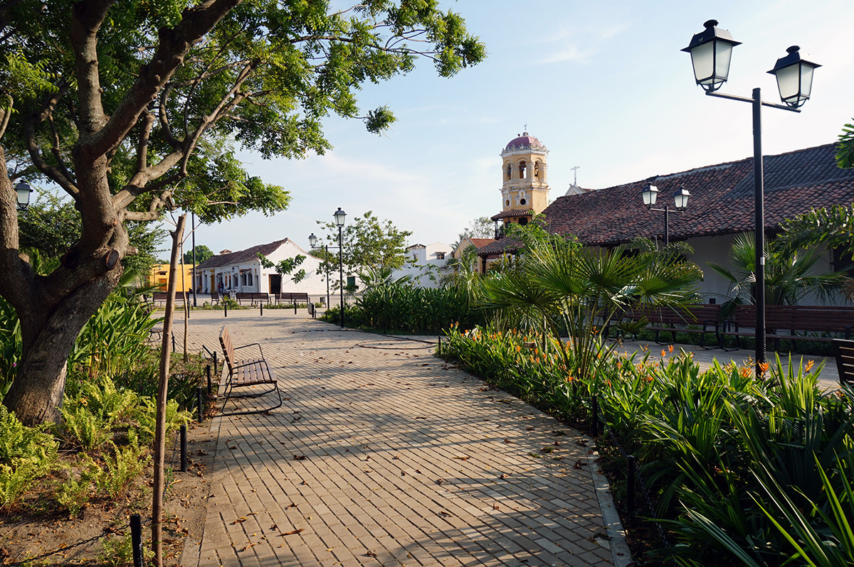 Galería de 10 parques y plazas que enmarcan el paisaje urbano y la ...