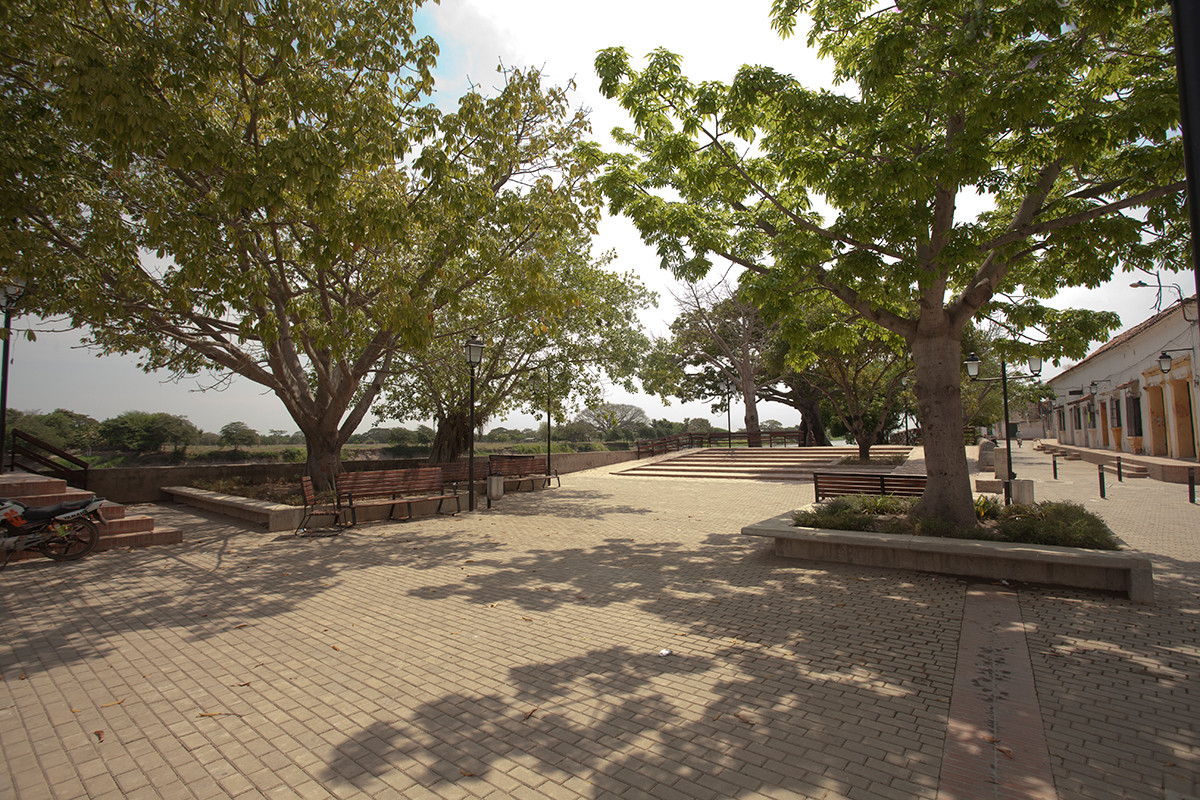 Galería de 10 parques y plazas que enmarcan el paisaje urbano y la ...