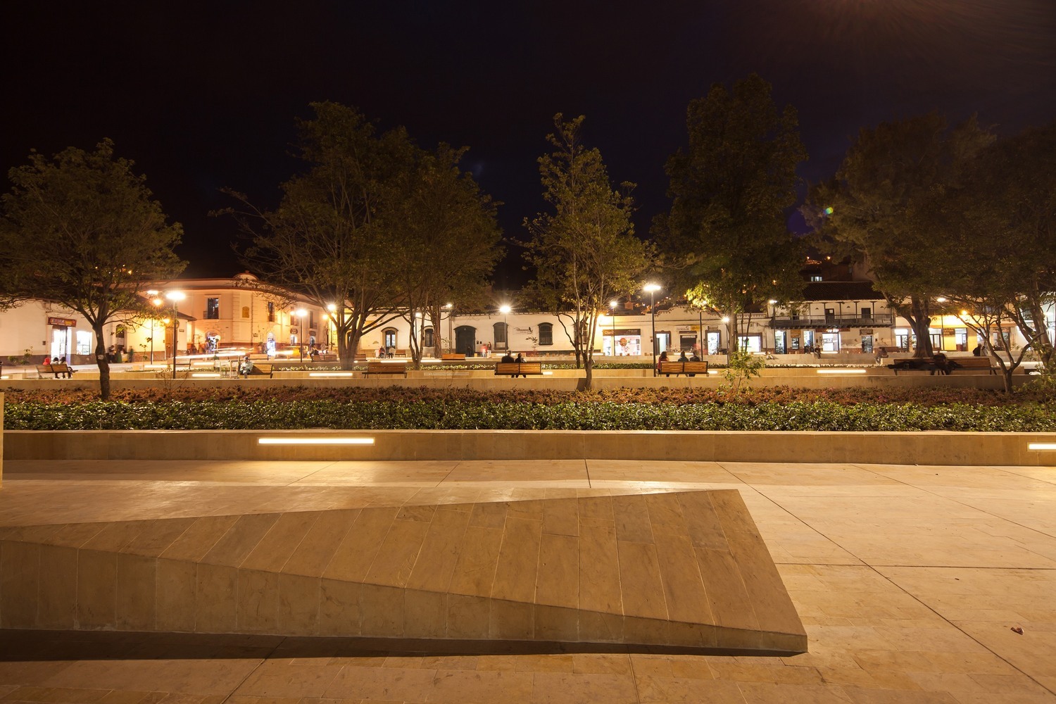 Galería de 10 parques y plazas que enmarcan el paisaje urbano y la ...