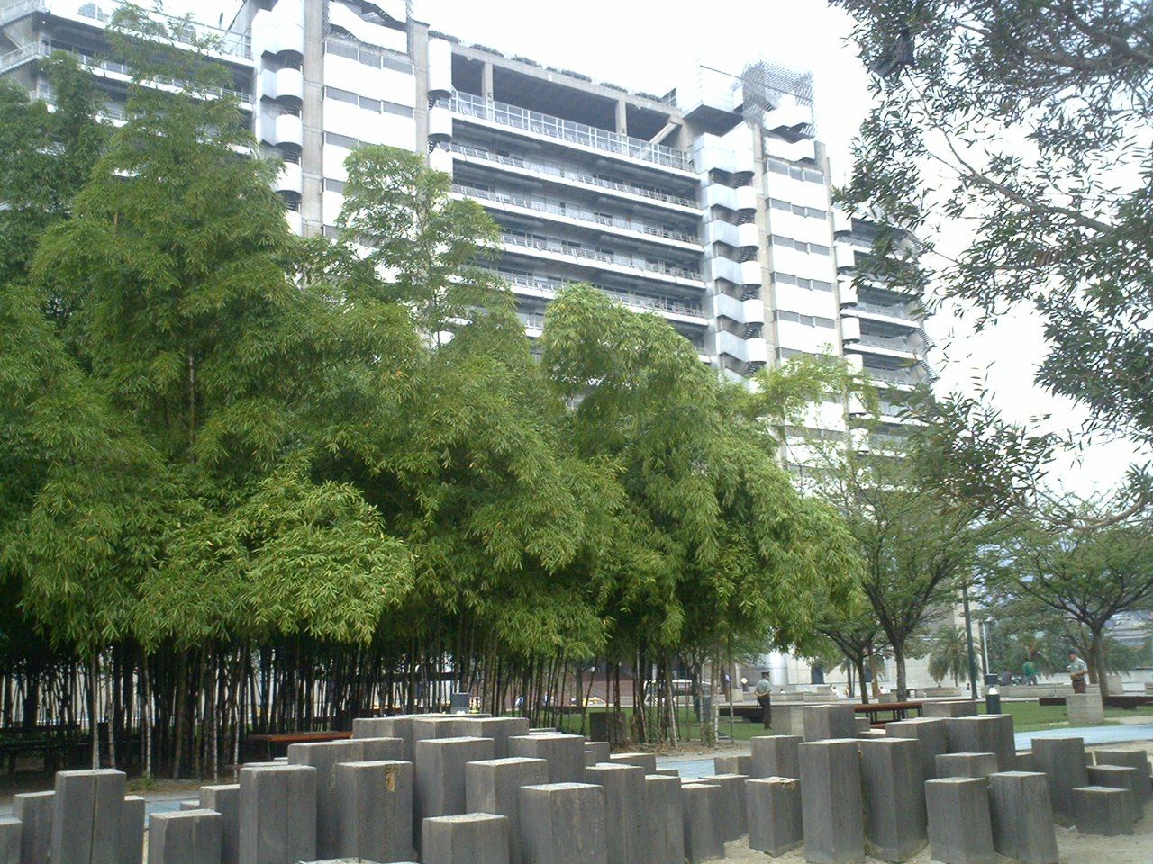 Galería de 10 parques y plazas que enmarcan el paisaje urbano y la ...