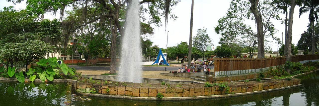 Galería de 10 parques y plazas que enmarcan el paisaje urbano y la ...