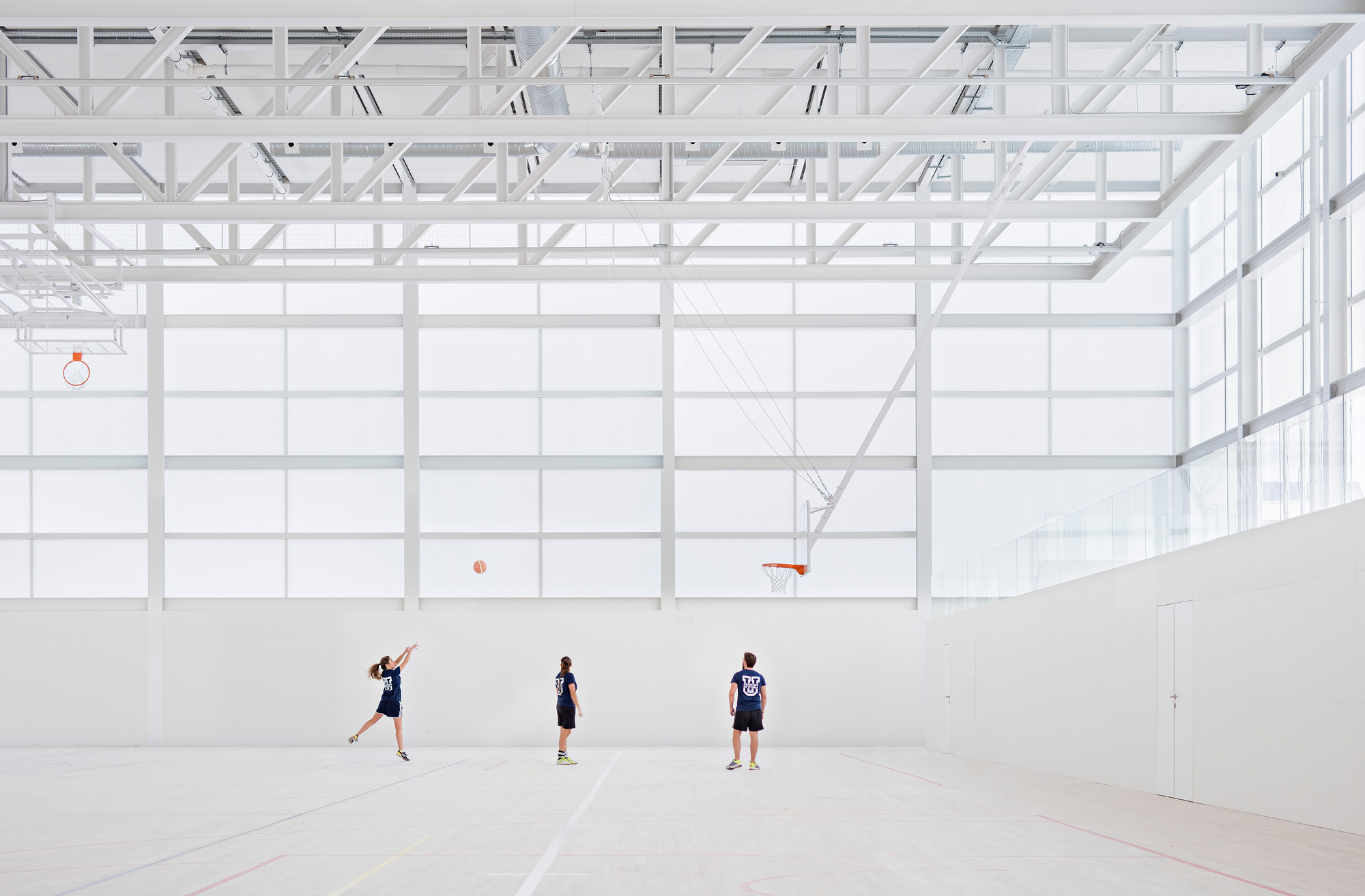 Gallery of Multi-Sport Pavilion and Classroom Complex / Alberto Campo ...