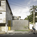 House Between Blocks / Natura Futura Arquitectura | ArchDaily