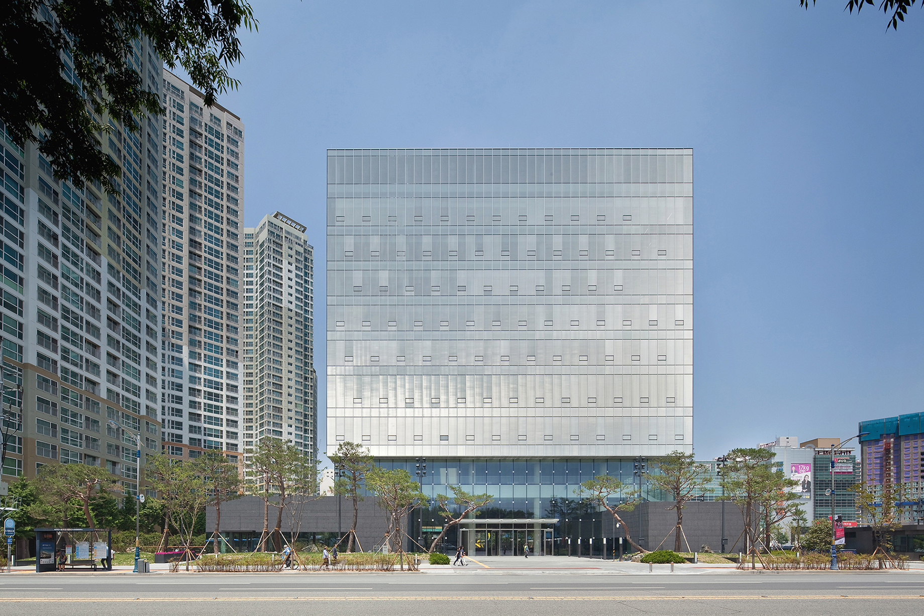 Gallery of The Second Headquarters of DAEGU BANK / JUNGLIM Architecture ...