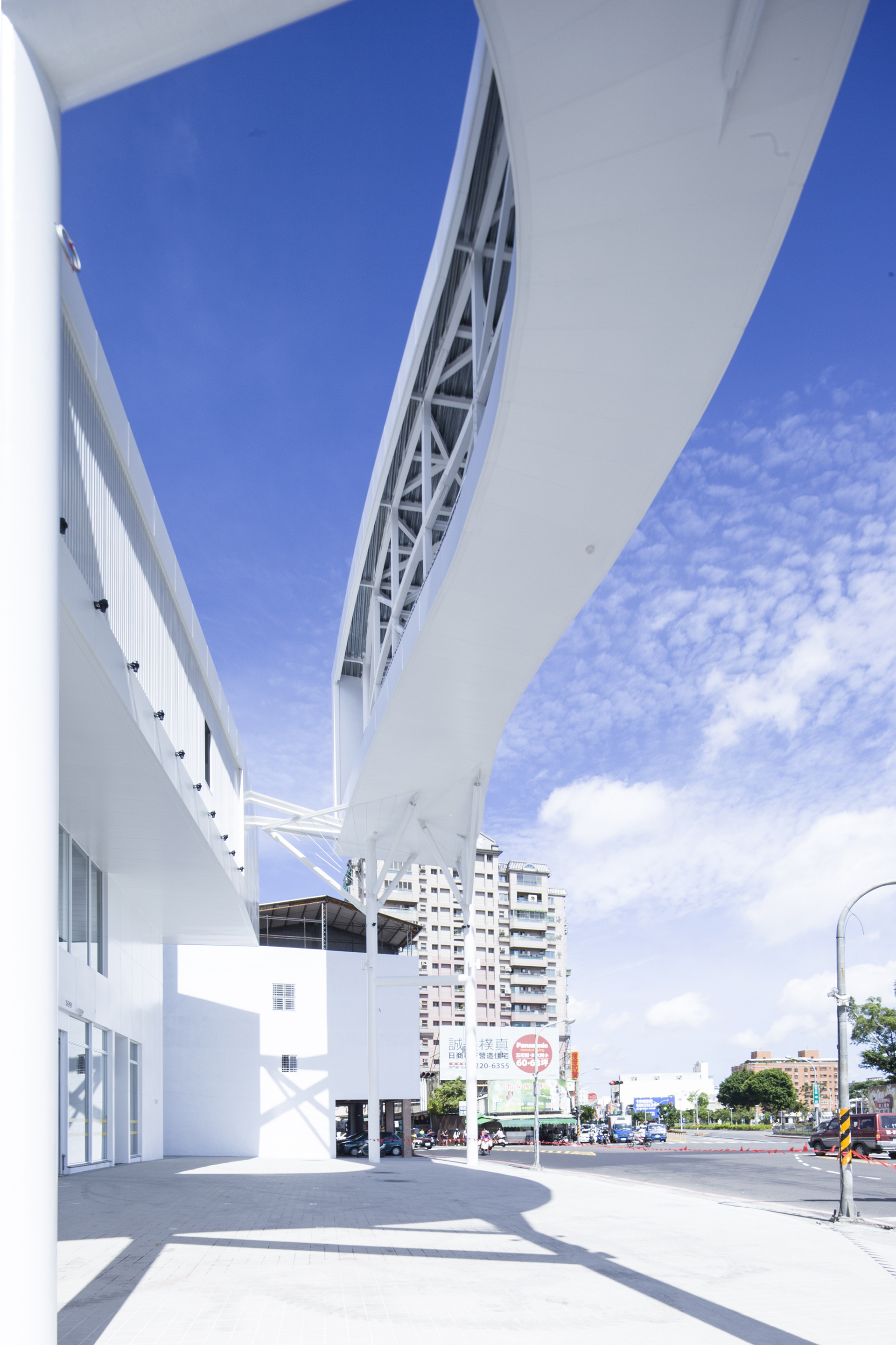 Gallery of Floating Veranda / TA architect - 12