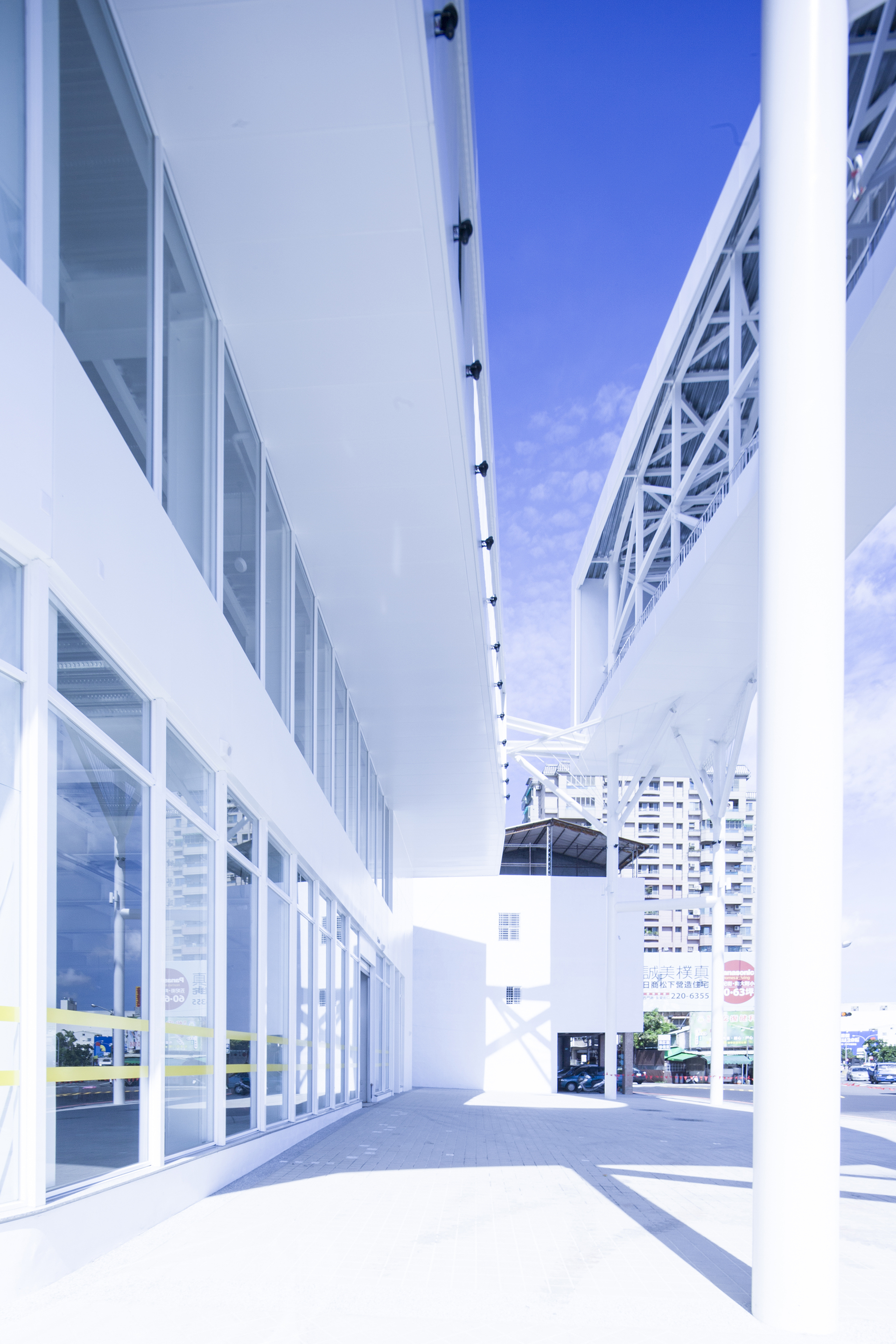 Gallery of Floating Veranda / TA architect - 10