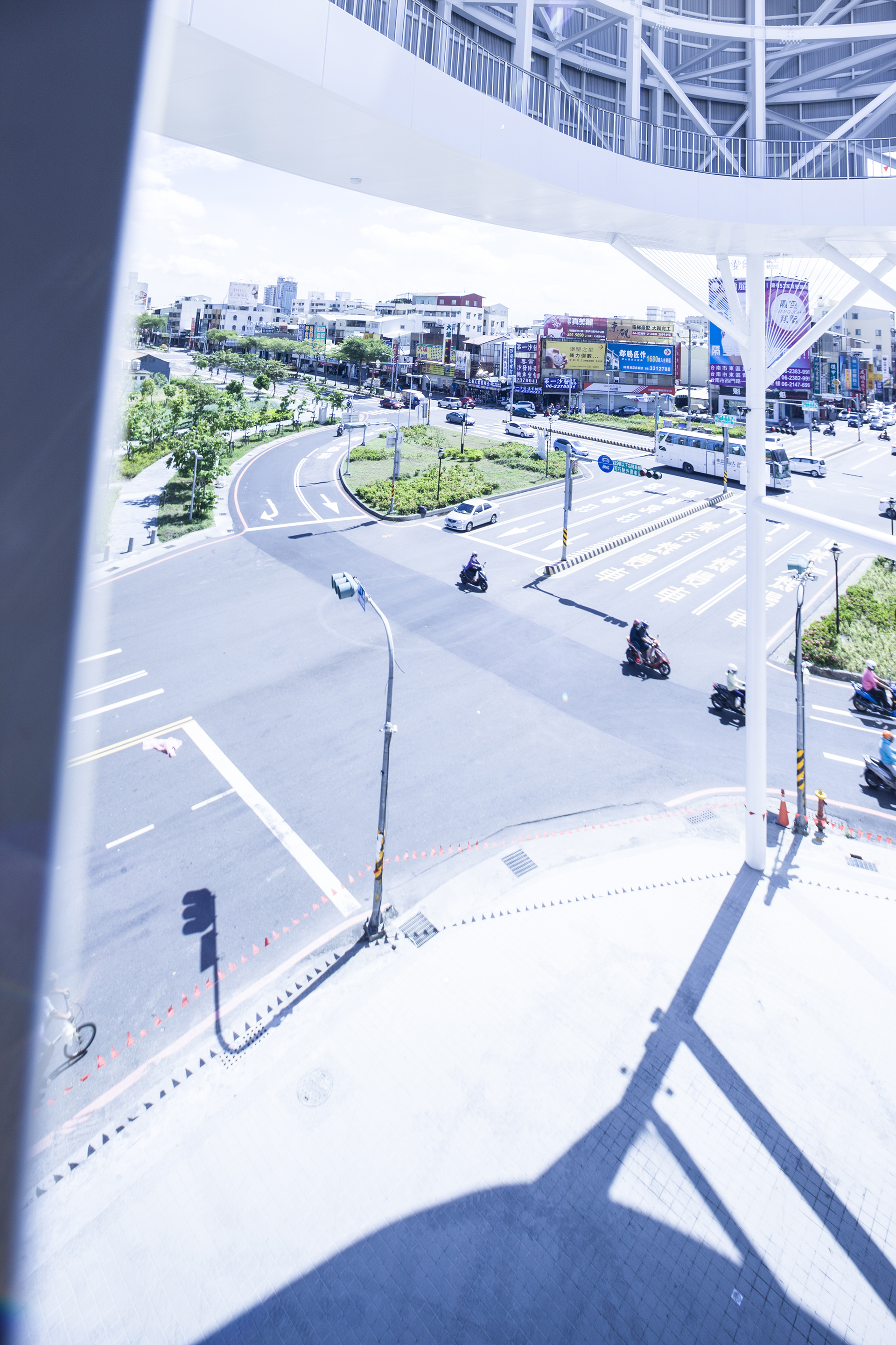 Gallery of Floating Veranda / TA architect - 25