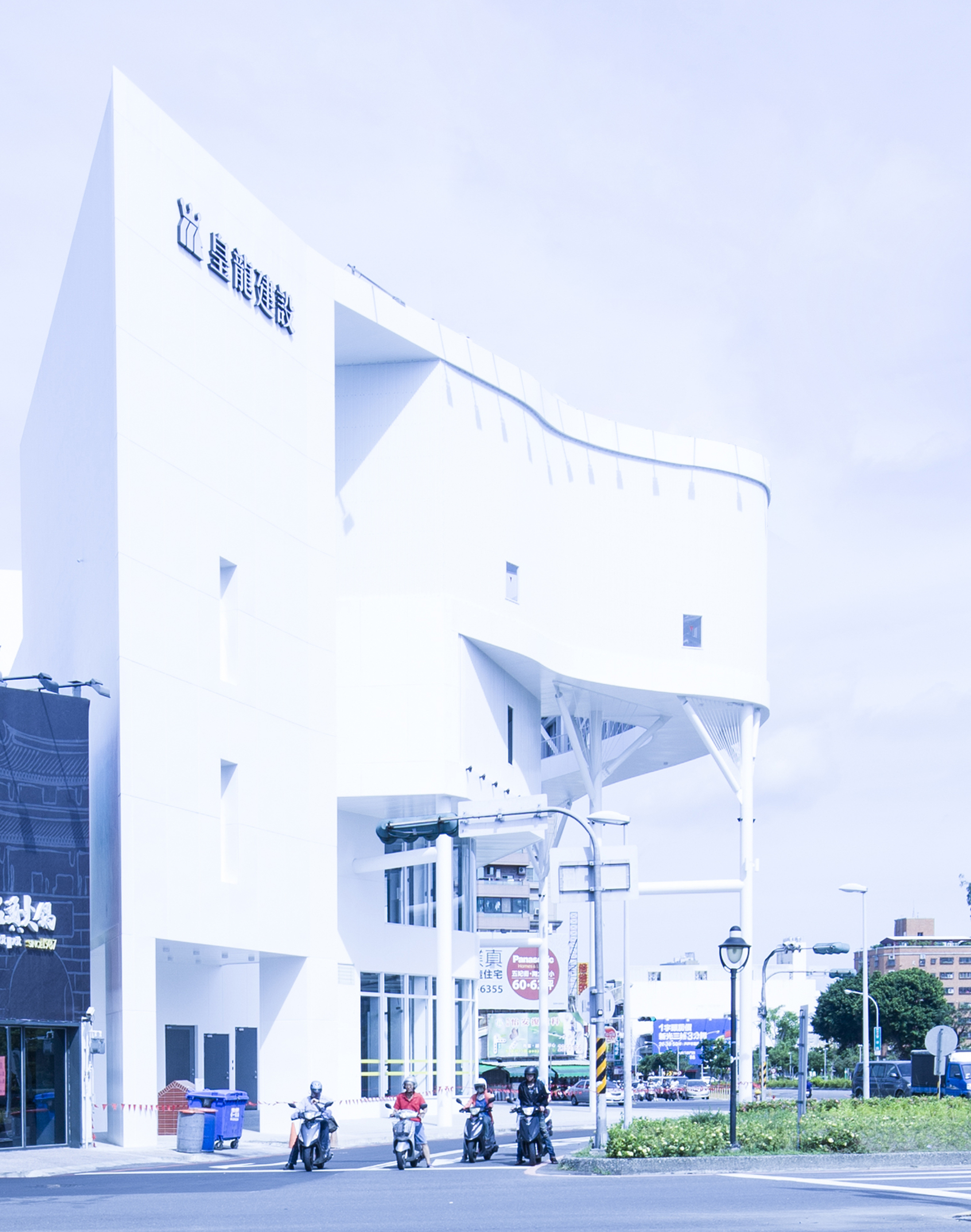 Gallery of Floating Veranda / TA architect - 22