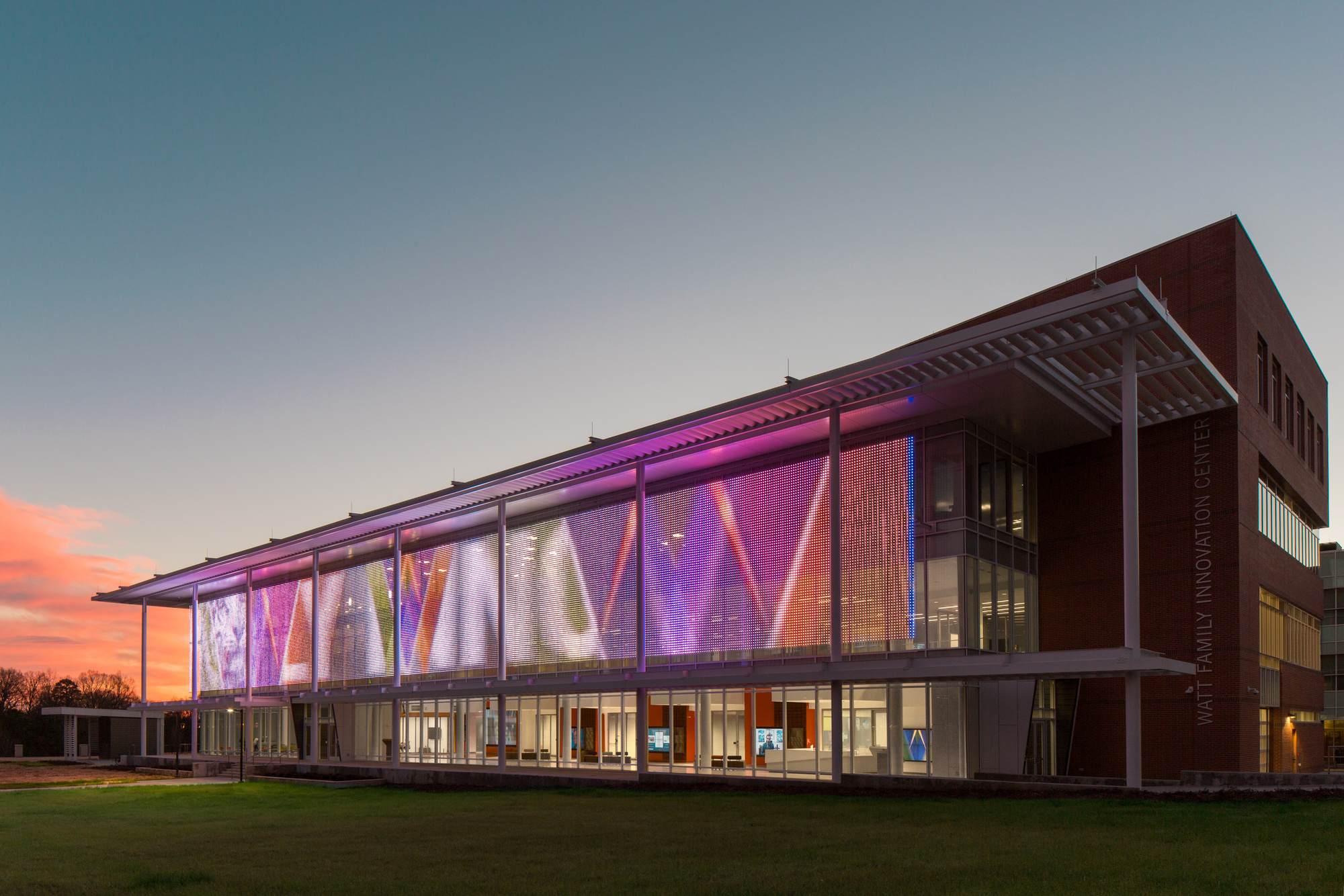 Galería de Centro de Innovación Familiar Watt / Perkins+Will - 19