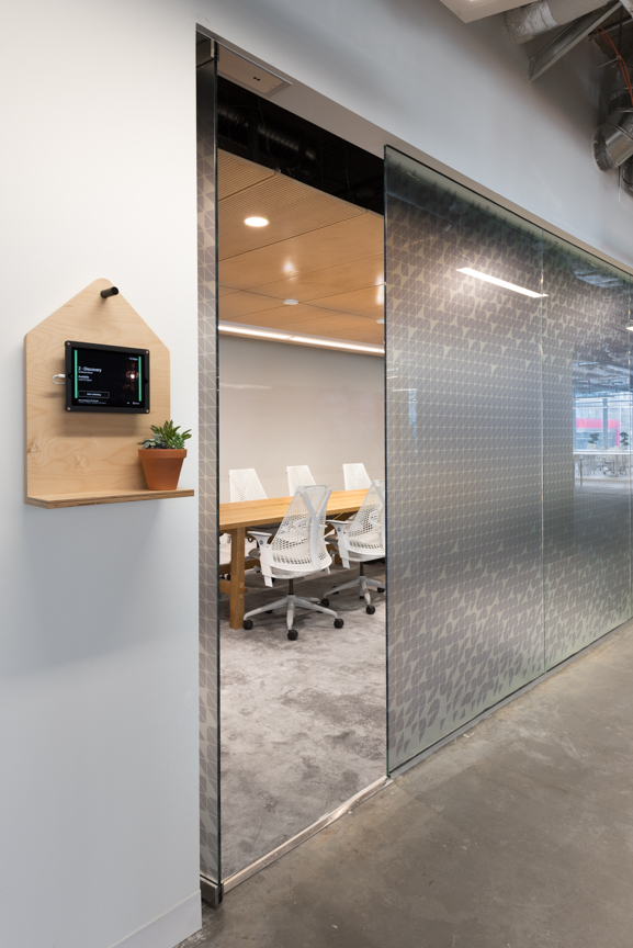 Gallery of Bench Accounting Office Interiors / Perkins+Will - 10