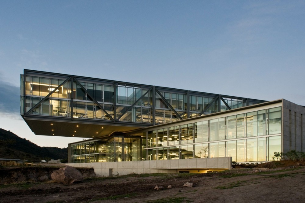 Gallery of 10 Projects That Feature Striking Steel Trusses - 27