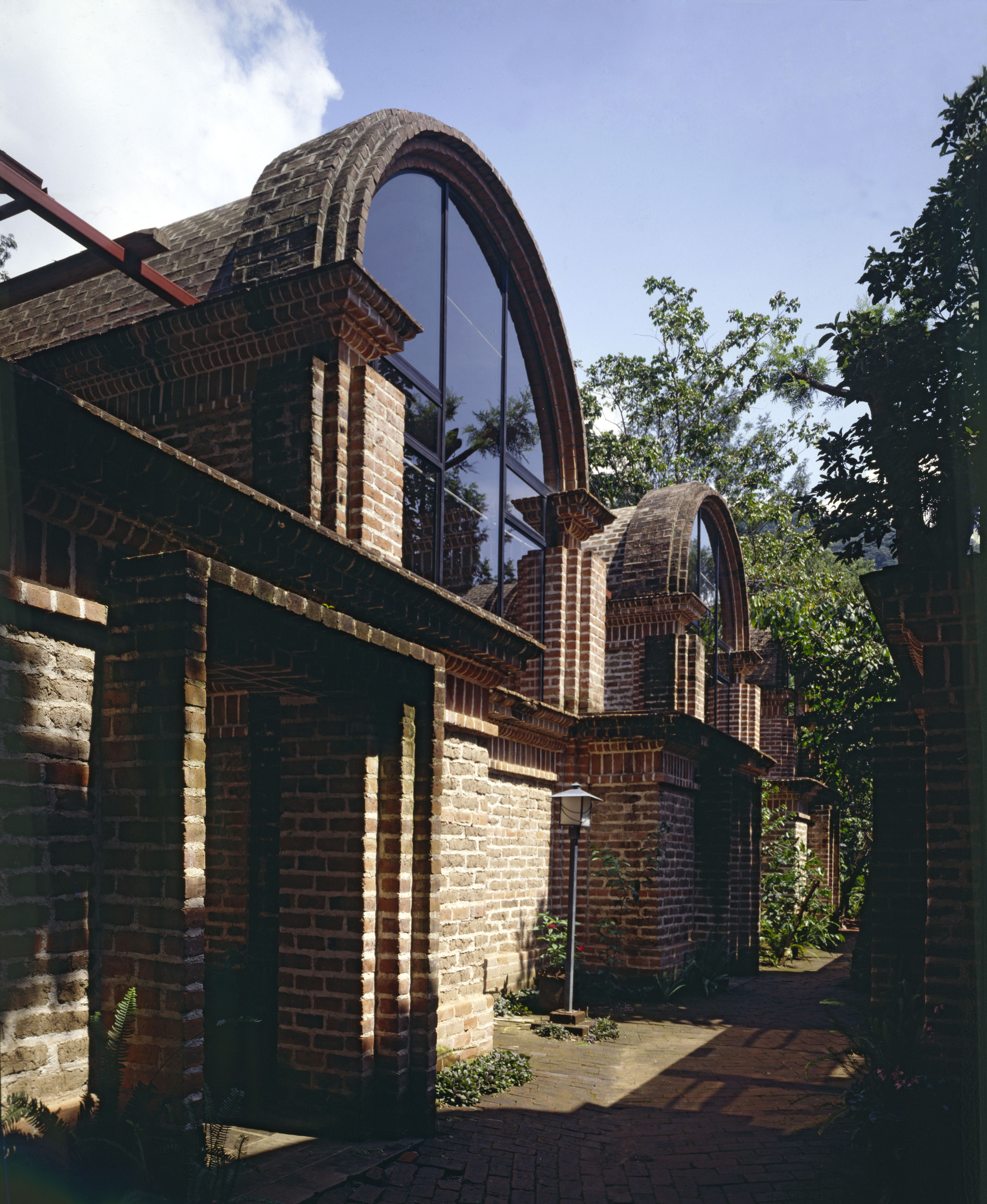 Galería de Herbert Baresch, reminiscencias de un arquitecto anónimo y ...