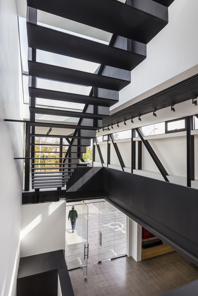 Gallery of 10 Projects That Feature Striking Steel Trusses - 34