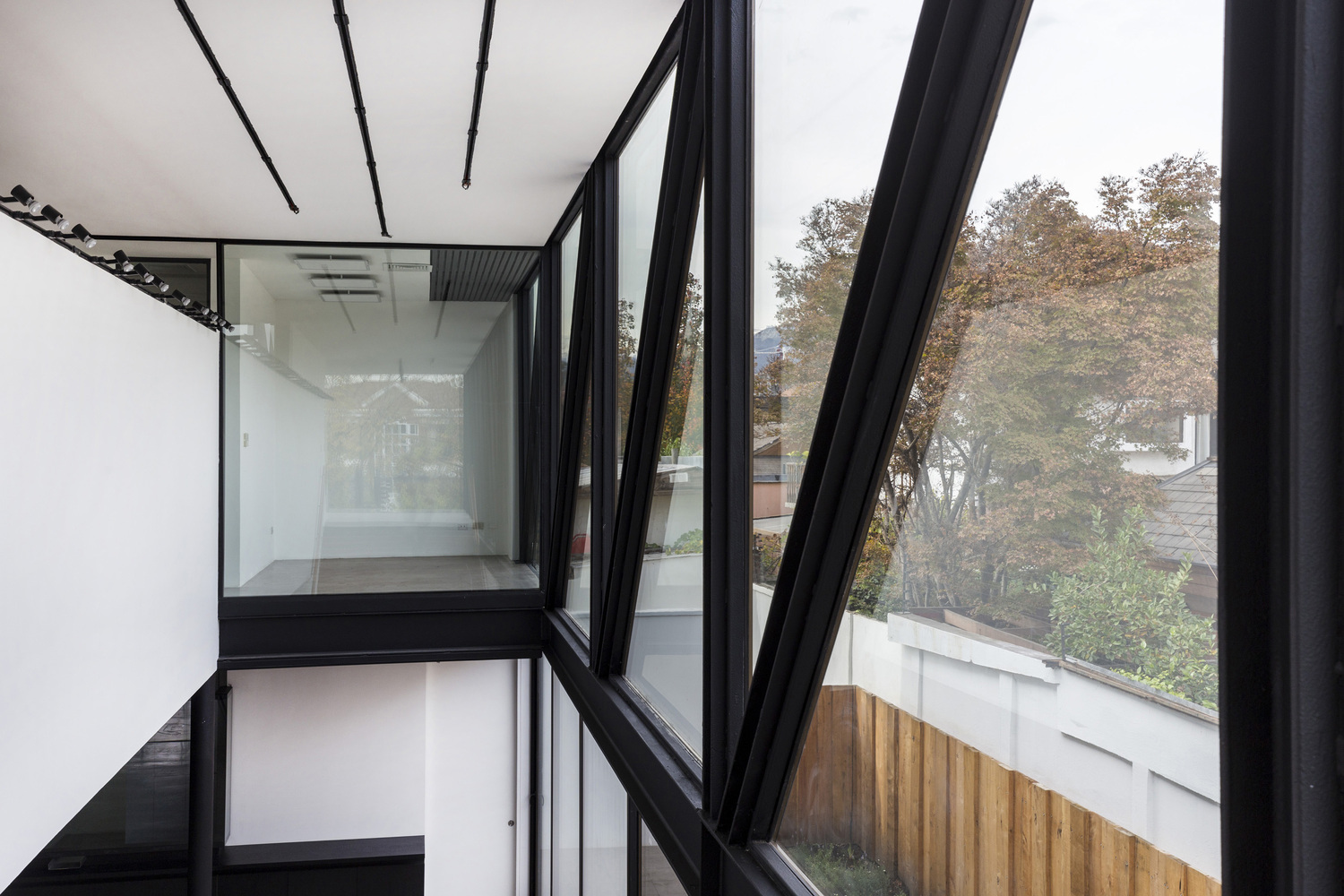 Gallery of 10 Projects That Feature Striking Steel Trusses - 33