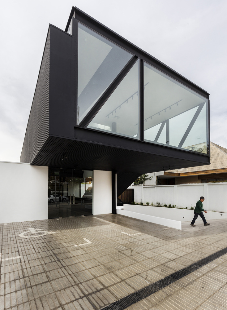 Gallery of 10 Projects That Feature Striking Steel Trusses - 32