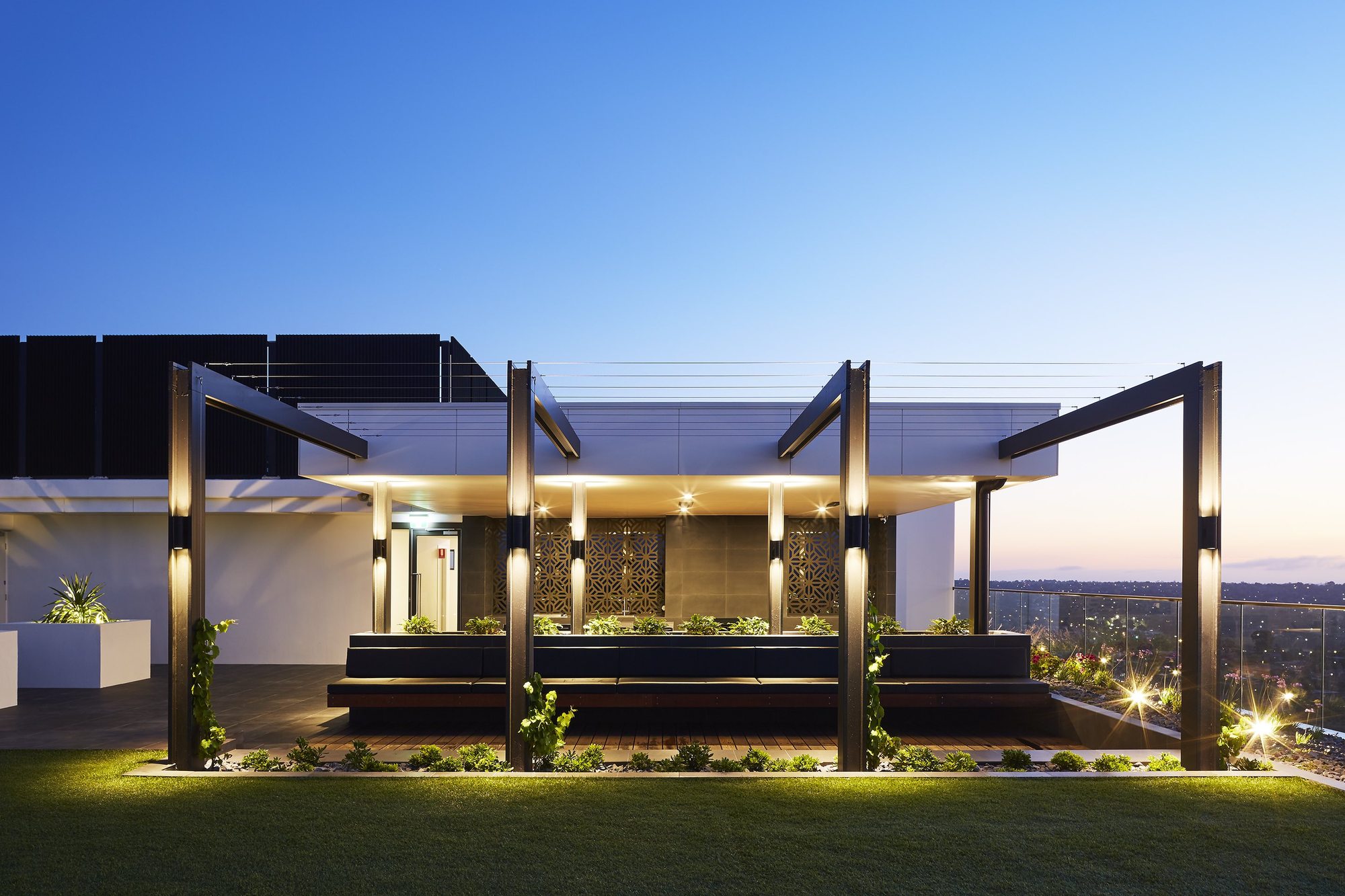 Gallery of Magnolia Building / CHT Architects - 8